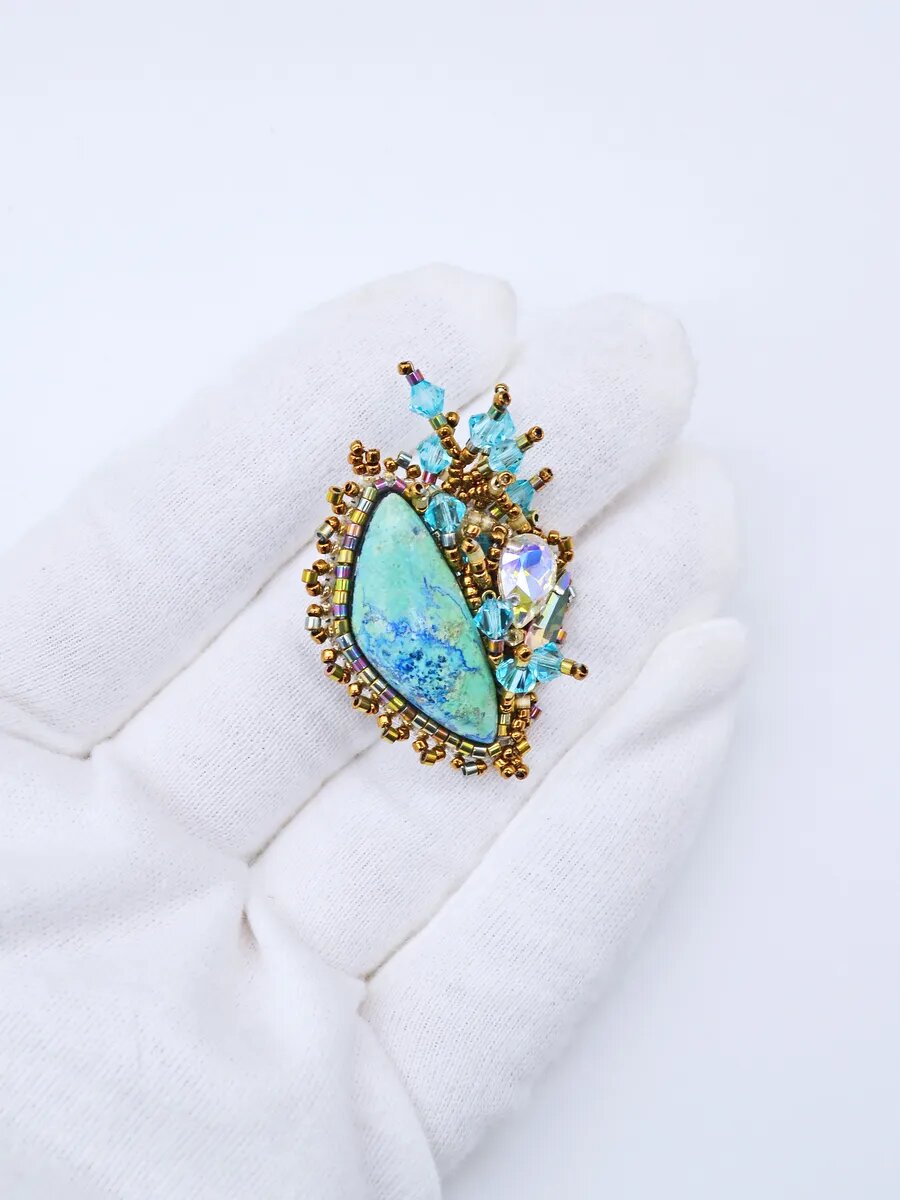 Брошь, кристаллы Swarovski, бисер, кристалл