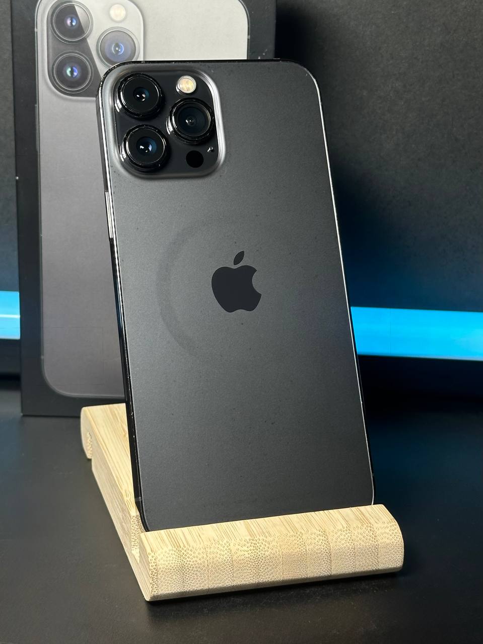 Смартфон Apple iPhone 13 Pro Max 256 ГБ, nano-SIM + eSIM, чёрный