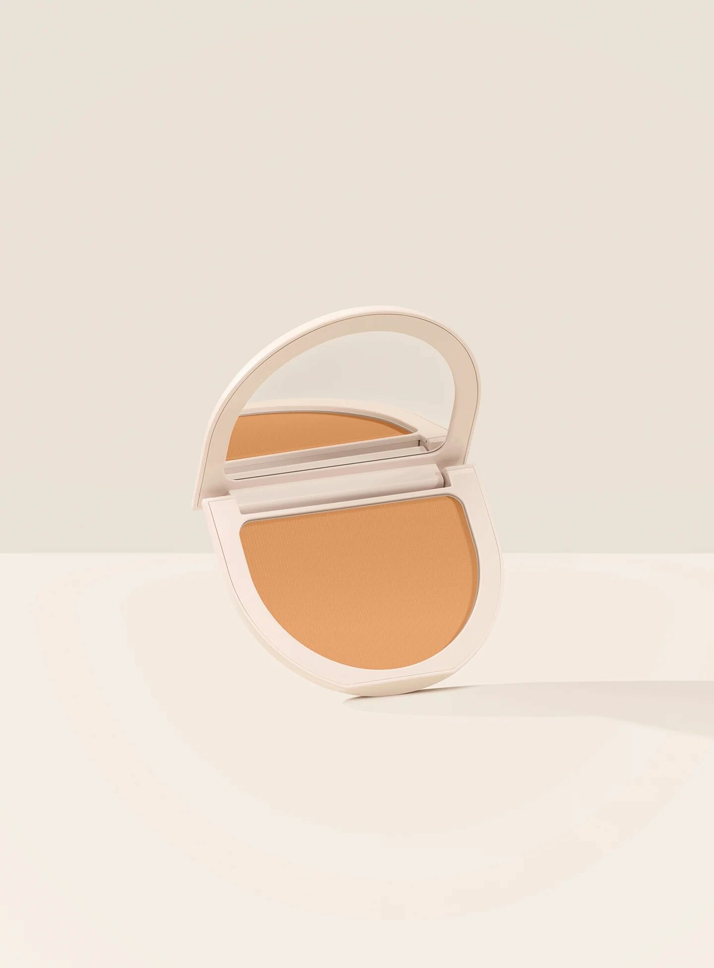 Rare Beauty Прессованная пудра для лица True To Myself Tinted Pressed Finishing Powder (Buff) 8 г