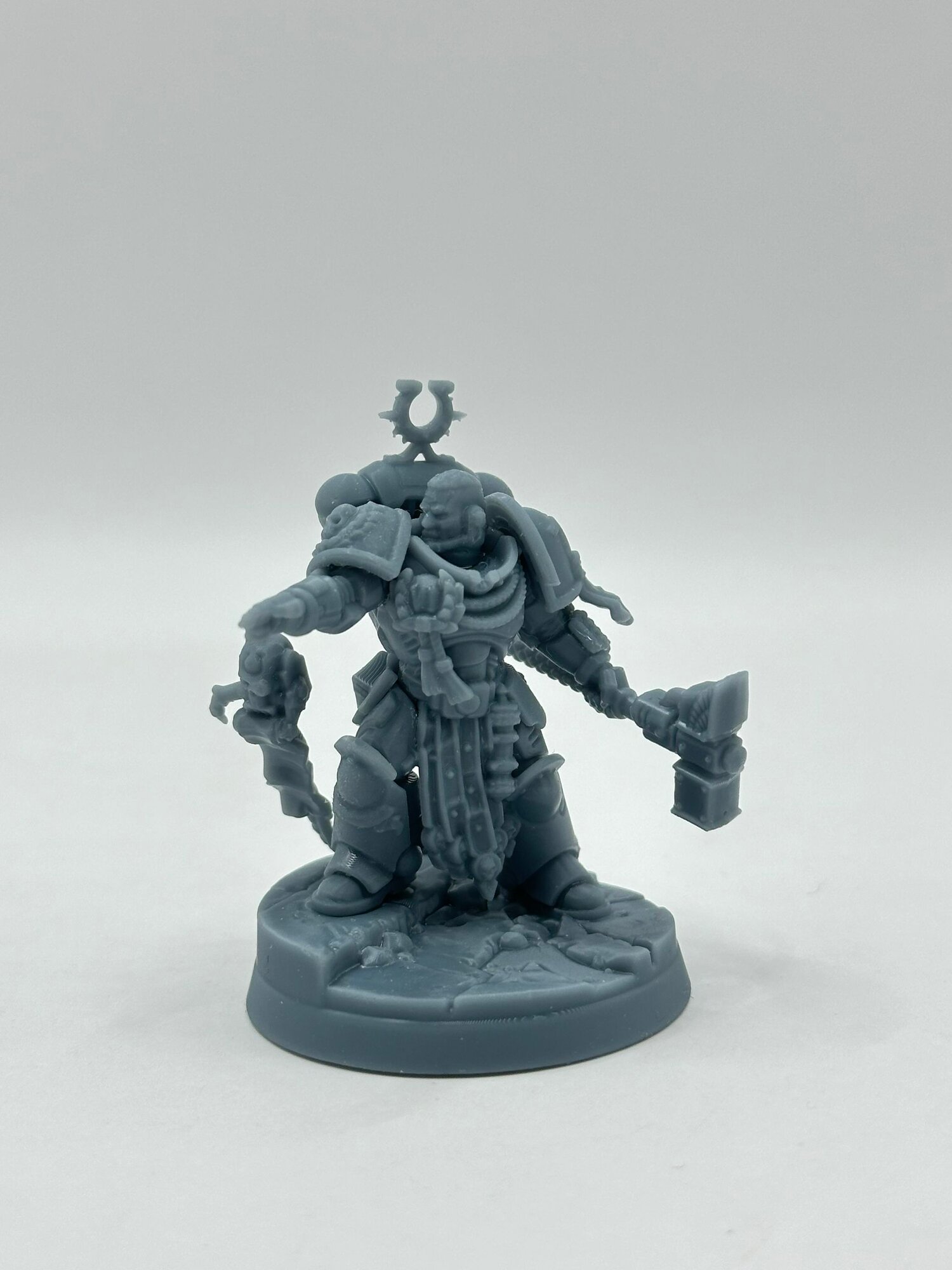 Миниатюра "Space Marines: Master of Rites Ferren Areios" Warhammer 40k