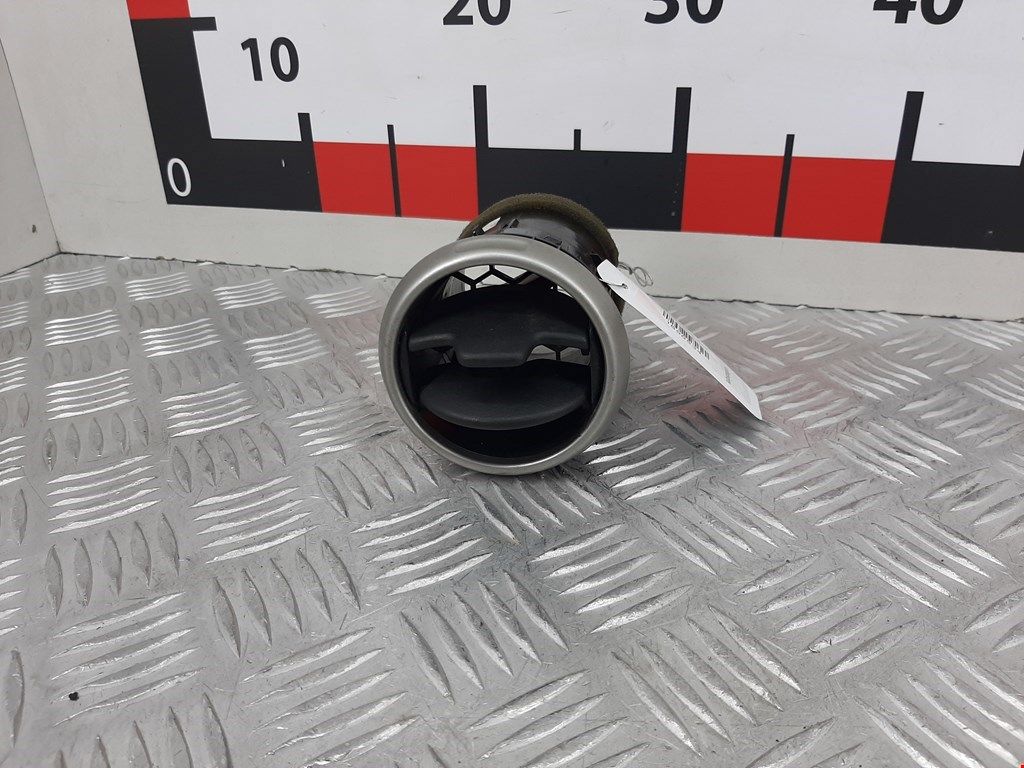 Дефлектор обдува салона / 1696534 P10670 68760JD10A для Nissan Qashqai+2 (с пробегом)