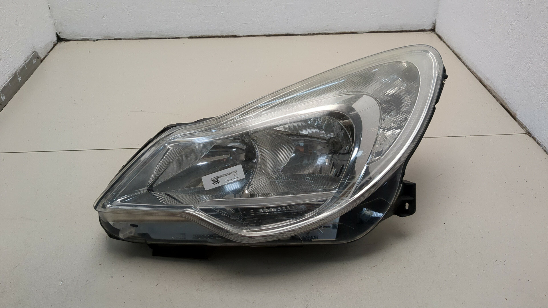 Фара (передняя) левая Opel Corsa D Б/У