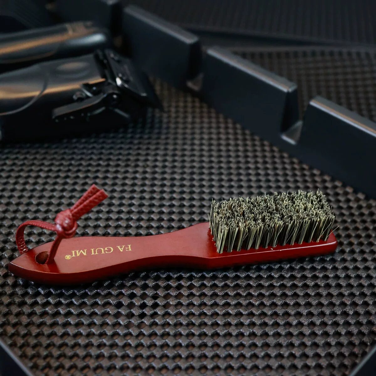 Профессиональная мужская расческа BARBER с боровой щетиной и деревянной ручкой, парикмахерский инструмент, 1 шт