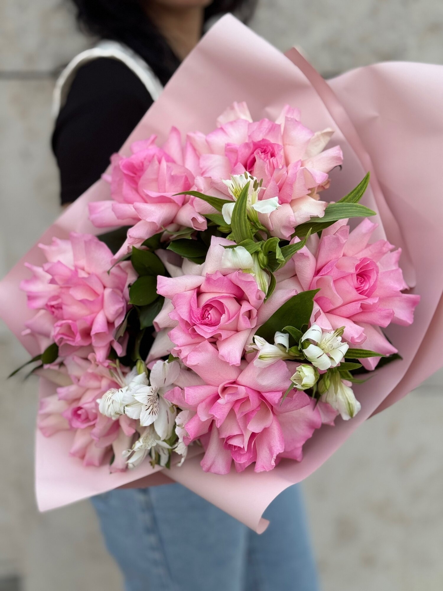 Букет живых цветов / Decoriflora / Роза, Альстромерия / Цвет розовый, зеленый / Микс из 10 шт