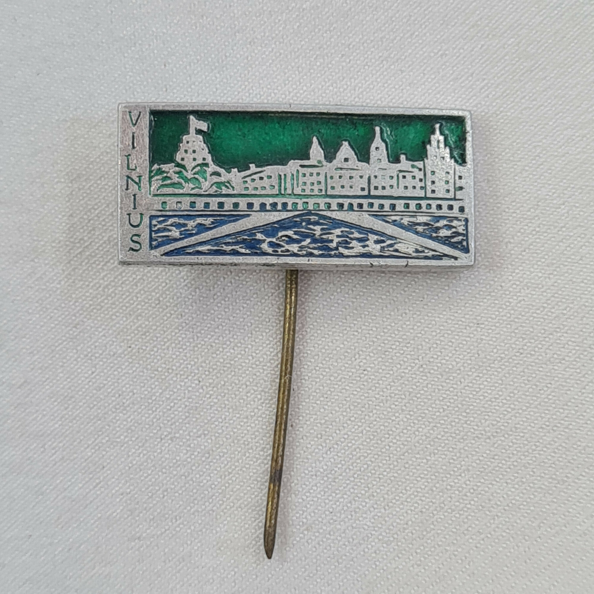 Значок СССР. Вильнюс, городской пейзаж и мост. Винтажный значек.