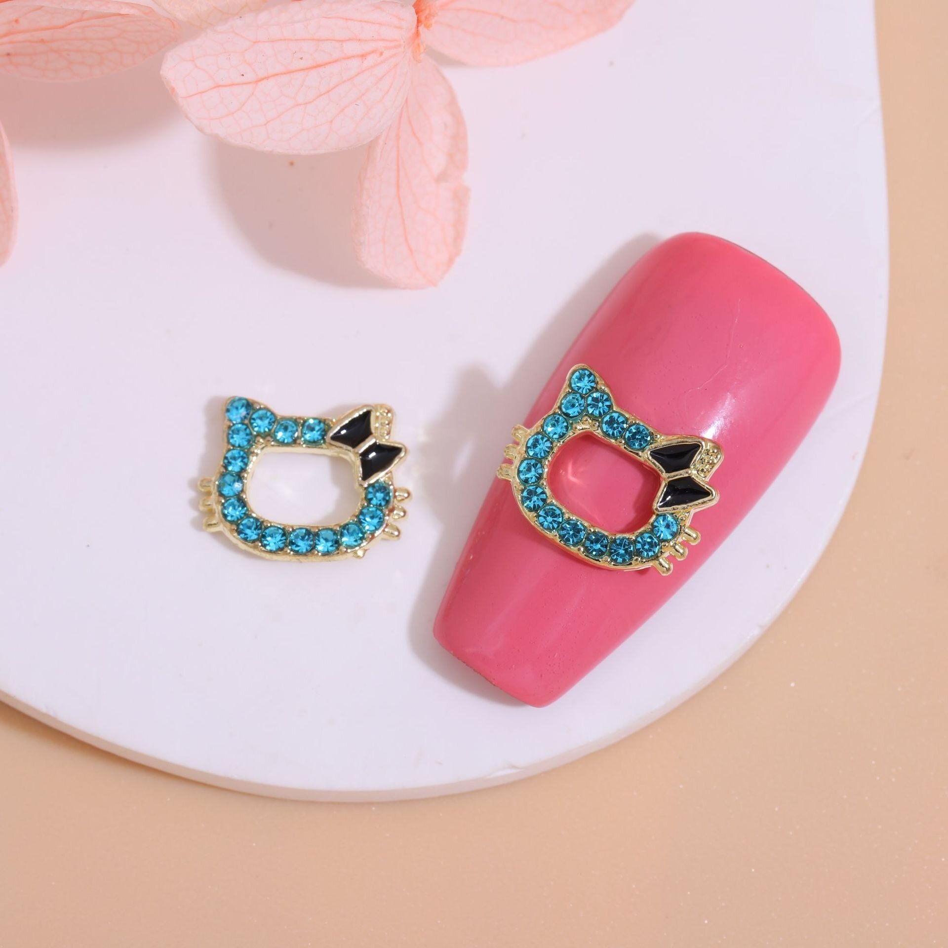 Hello Kitty золотая основа светло-голубые наклейки для ногтей из сплава с кристаллами, милый кот