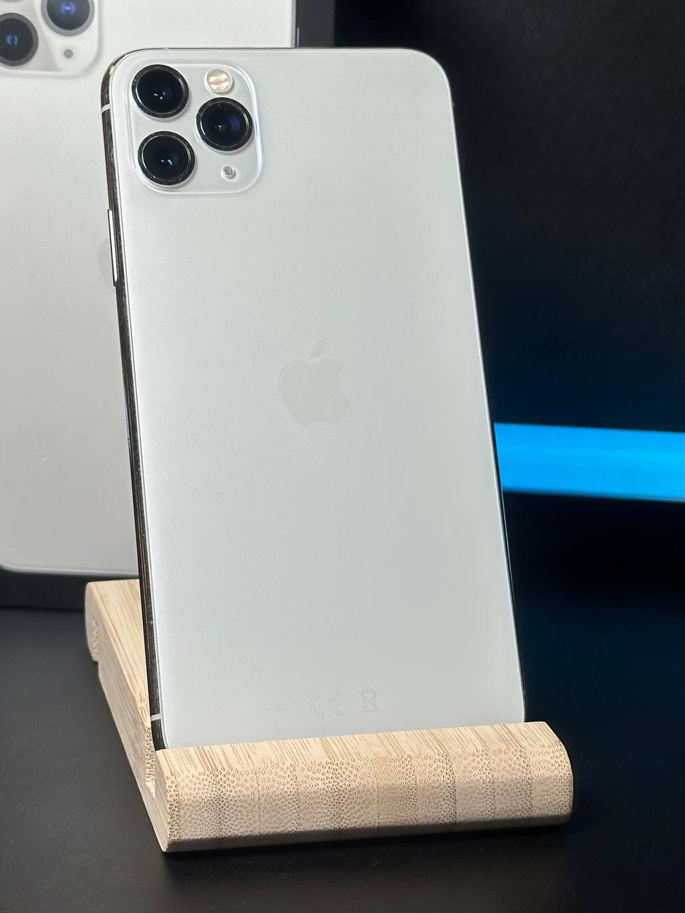 Смартфон Apple iPhone 11 Pro Max, 64 ГБ, nano-SIM + eSIM, белый
