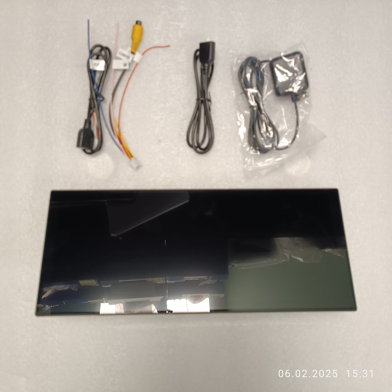 Монитор для автомобиля на ANDROID 12.3" KUBERG HP-HU123LE-8256-UH
