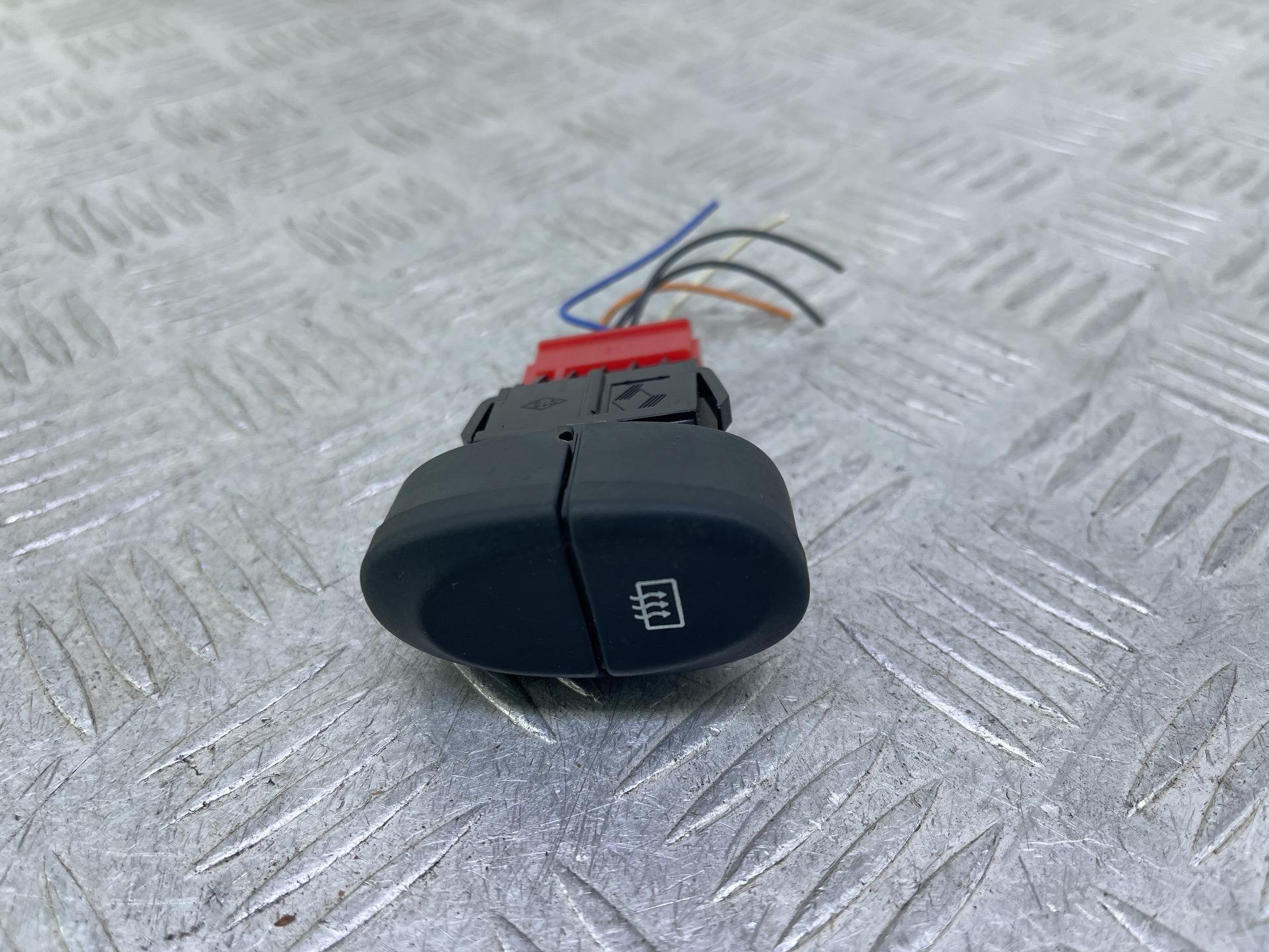 Кнопка обогрева заднего стекла Renault Scenic 1 (1996 - 1999) 841243B