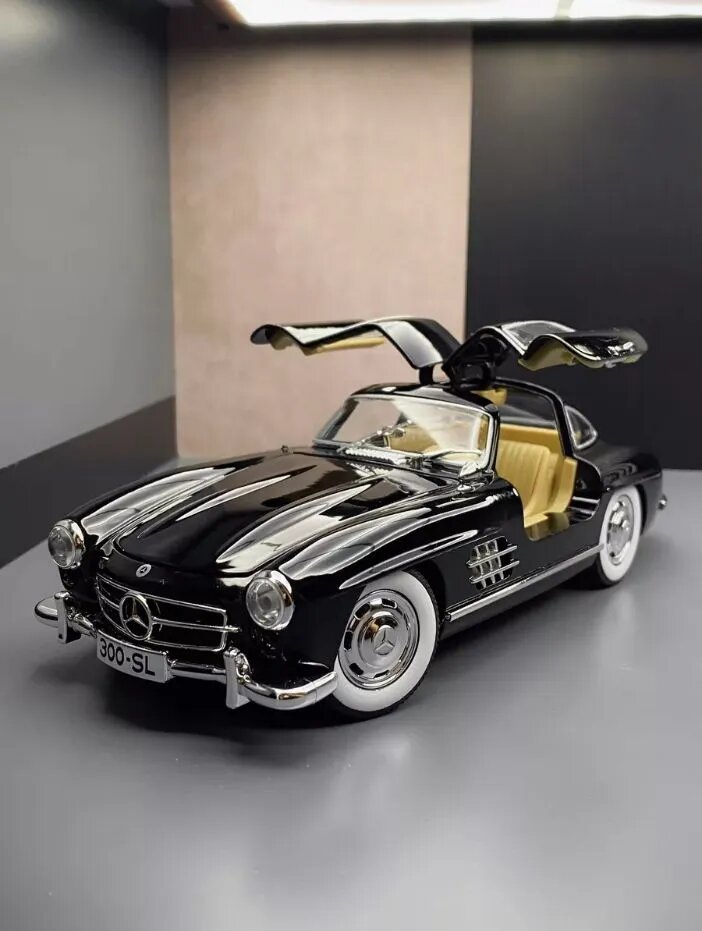 1:24 Масштабная модель Mercedes Benz 300 SL металлическая инерционная машинка со звуком