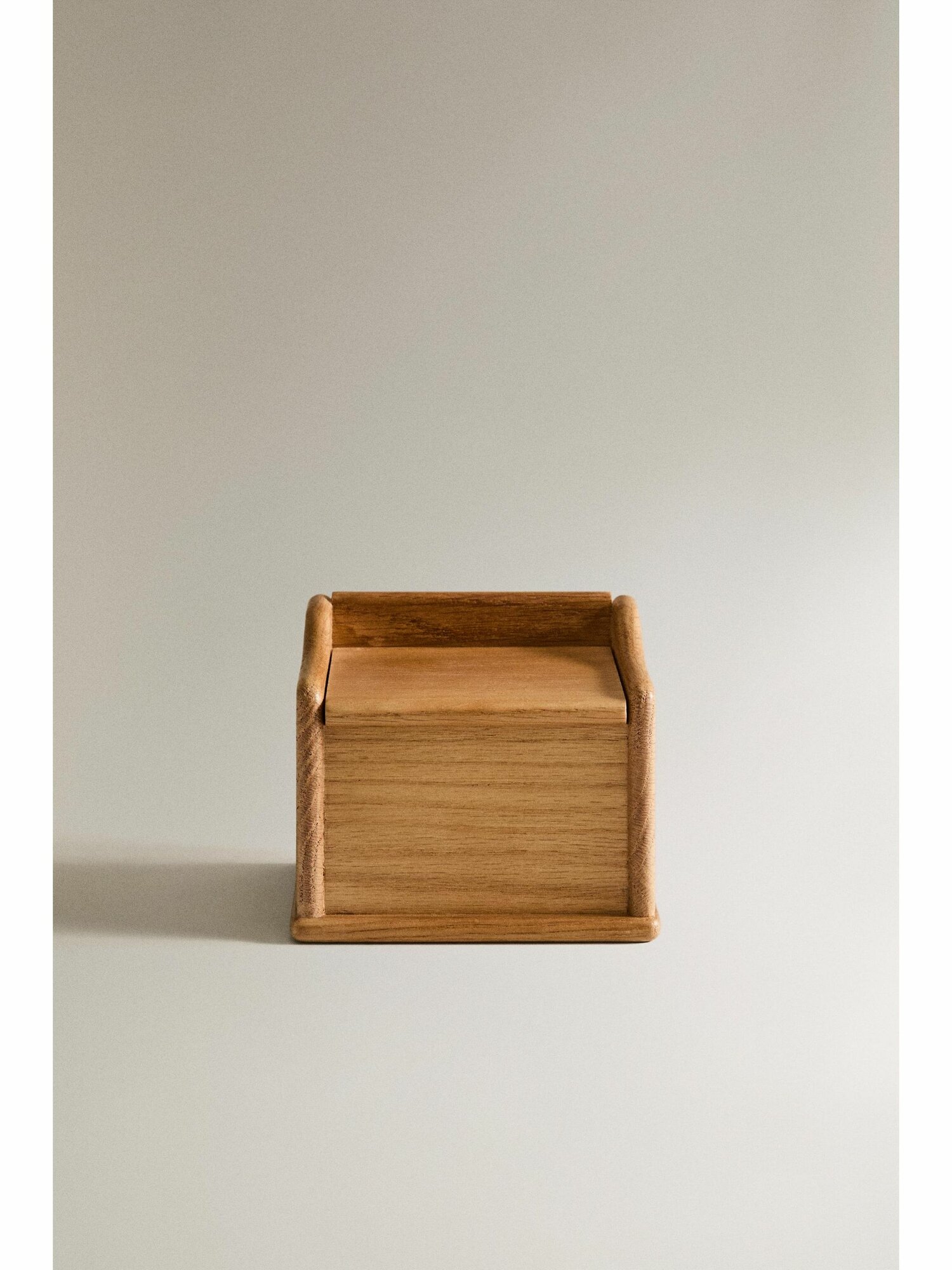 Дуршлаг OAK WOOD SALT SHAKER WITH LID Zara