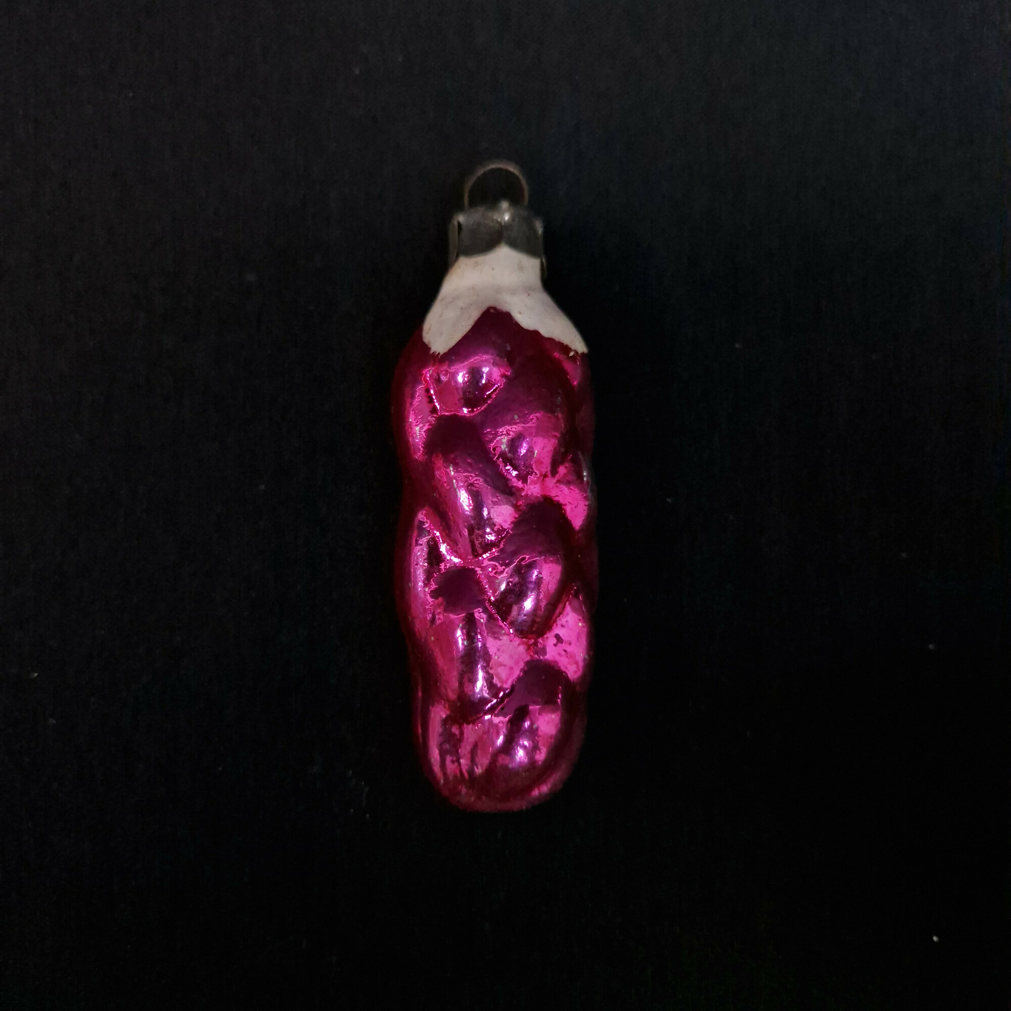 Елочная игрушка винтажная, СССР. Стекло, фигурка шишки малинового цвета длиной 8 см