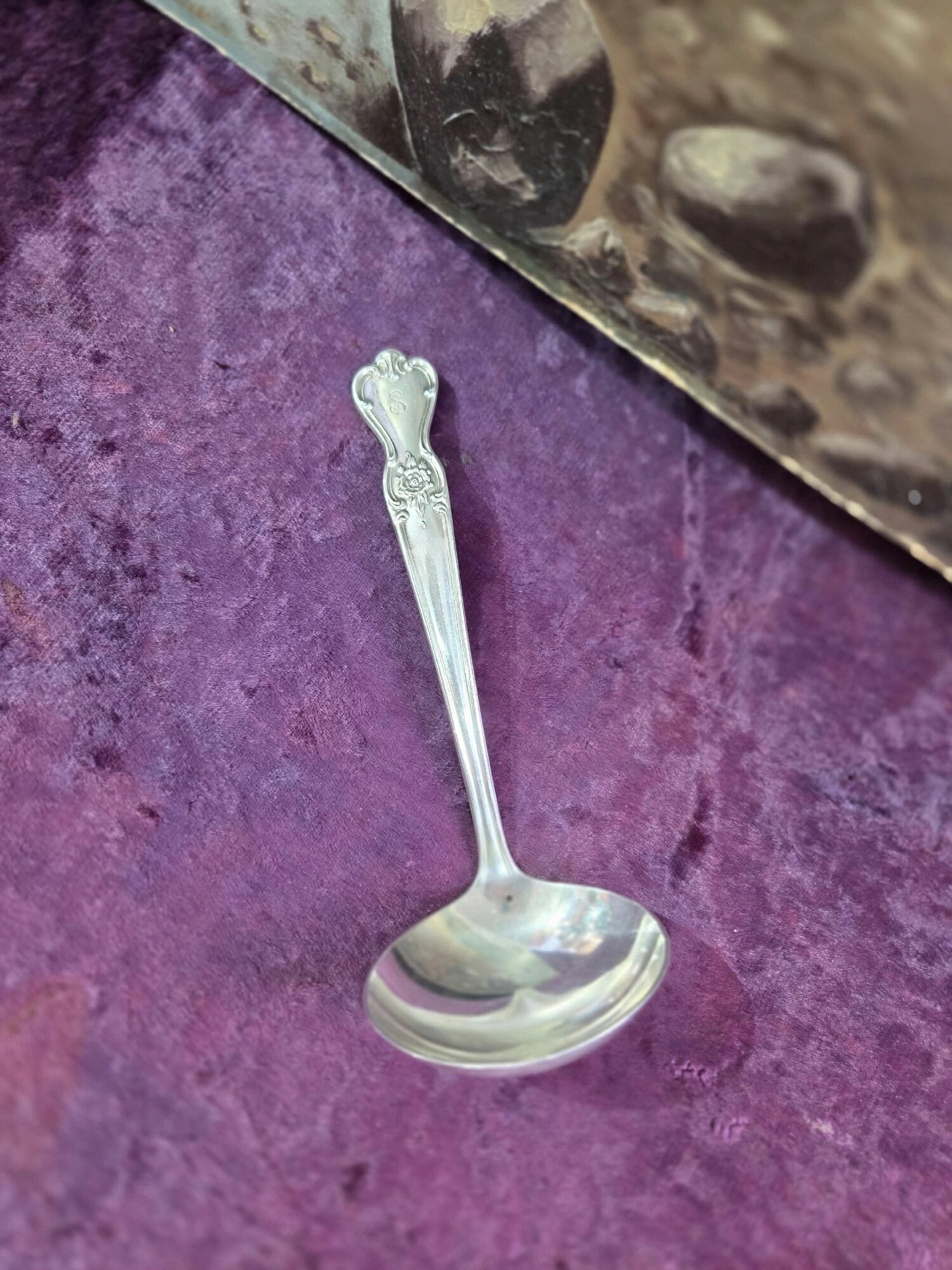 Винтажный половник с резнрй ручкой, Европа
