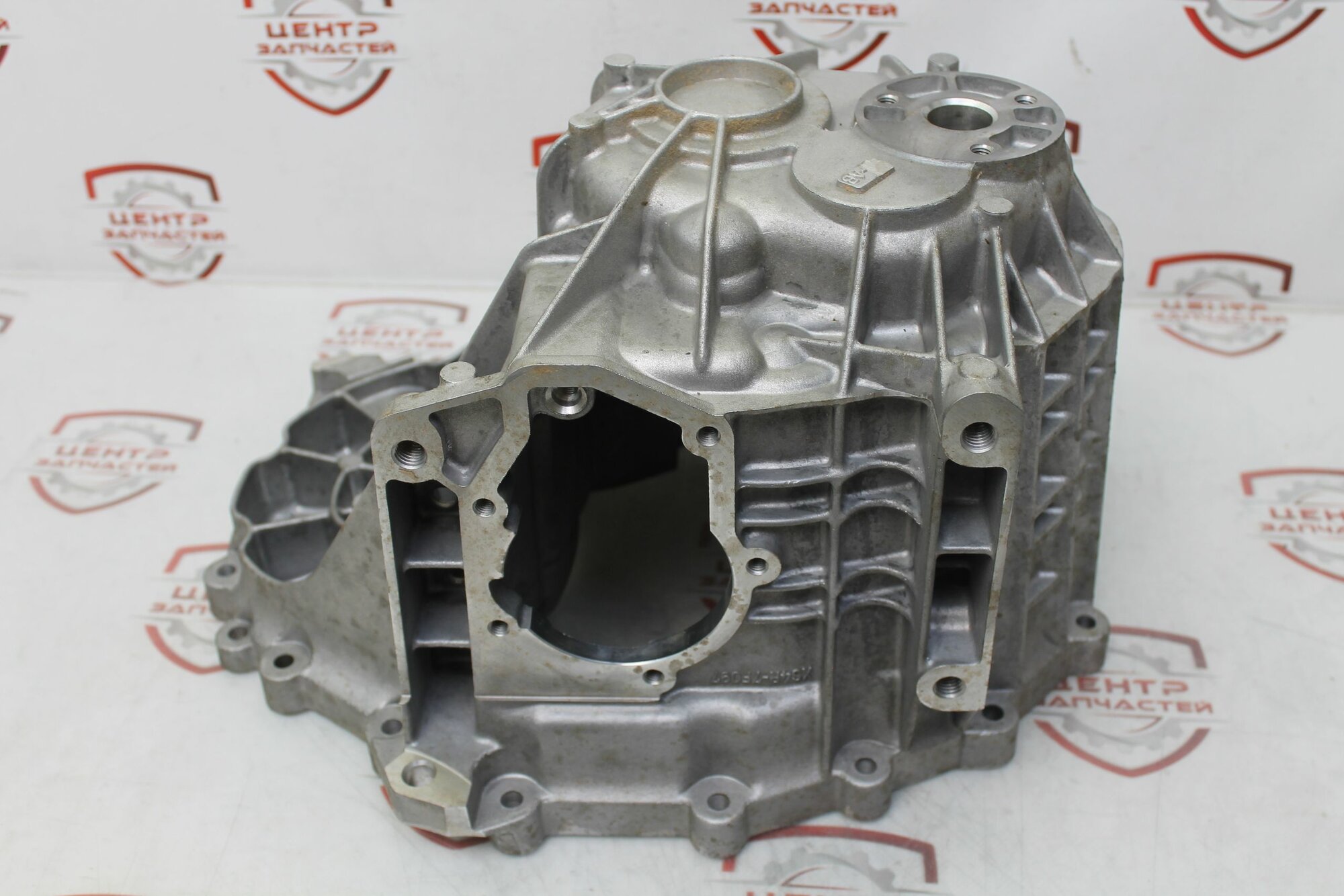 Задняя крышка МКПП FORD 1095247