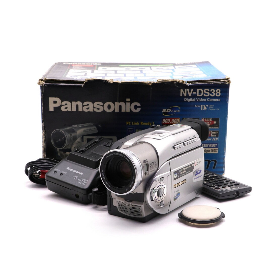 Видеокамера Panasonic NV-DS38EN в упаковке