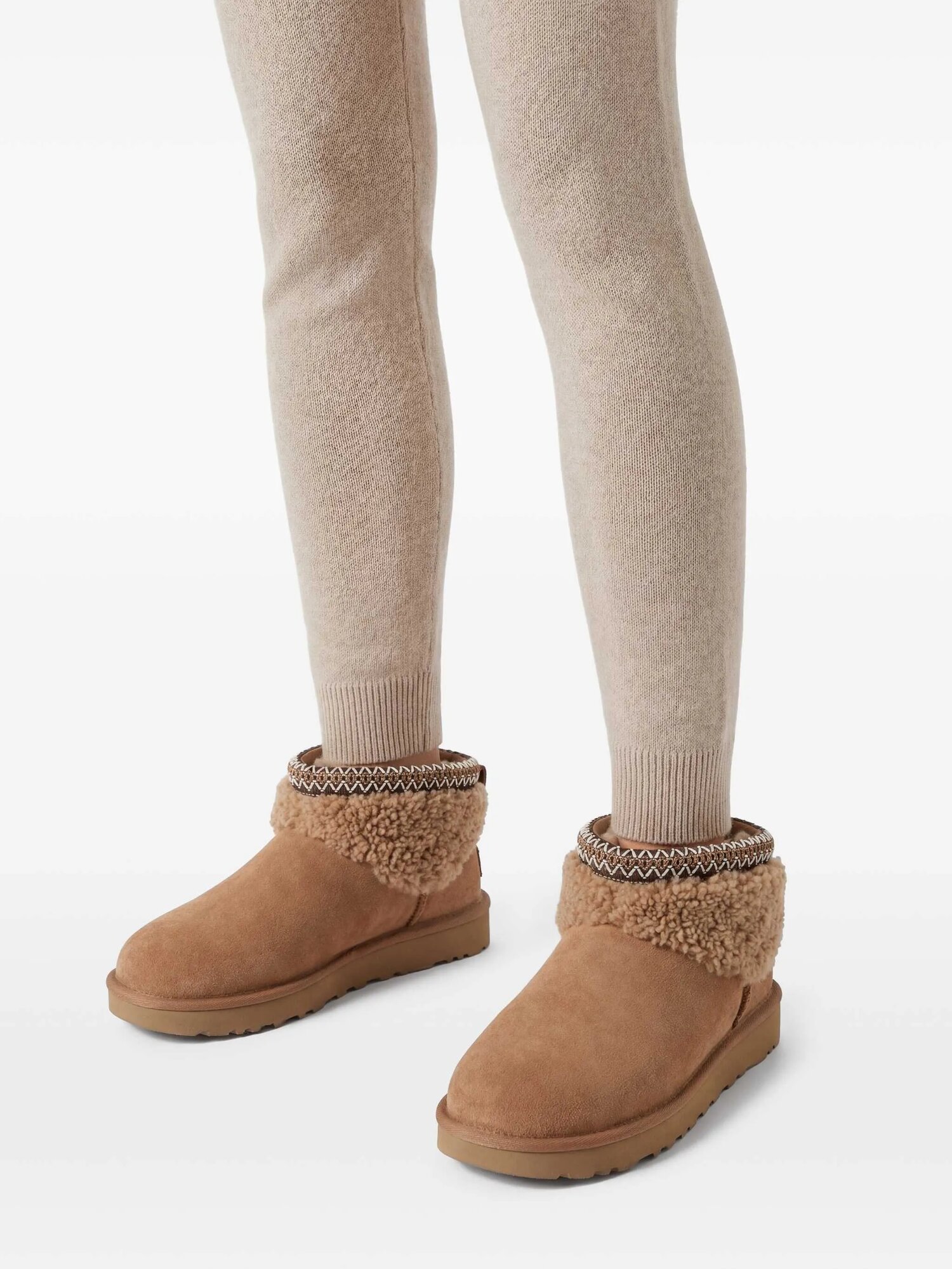 Ботинки UGG Classic Ultra Mini Maxi Curly, размер 11 US, brown — фото 1