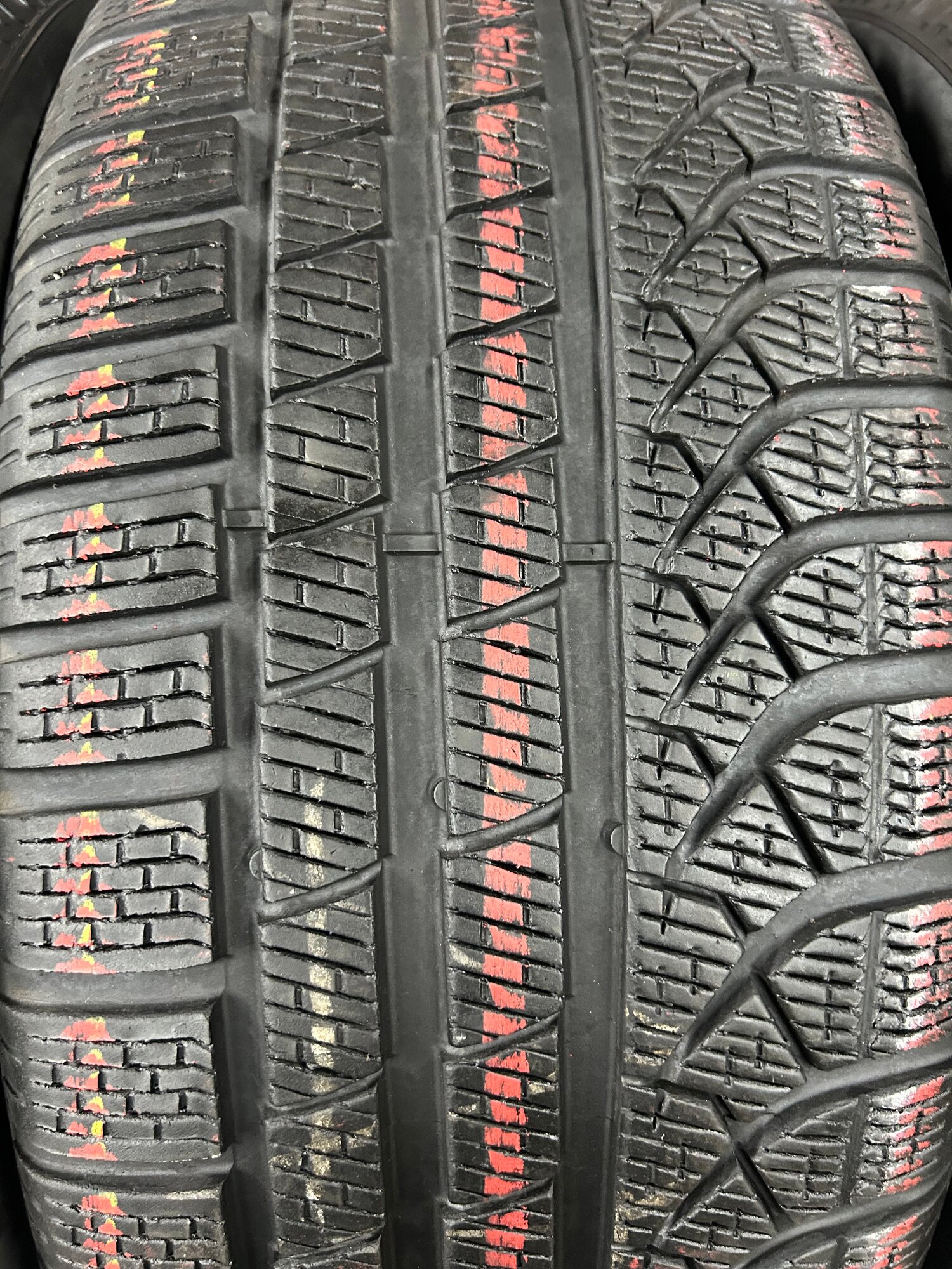 Pirelli P Zero Winter 245/40 R19 98V
