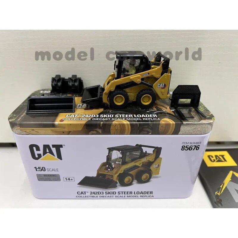 DM 1:50 CAT 242D3 Компактный колесный погрузчик Caterpillar, модель из сплава 85676