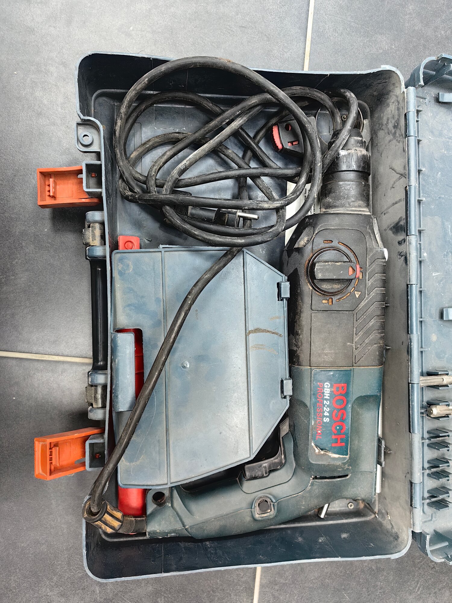Перфоратор Bosch GBH 2-24 S,б/у,в кейсе