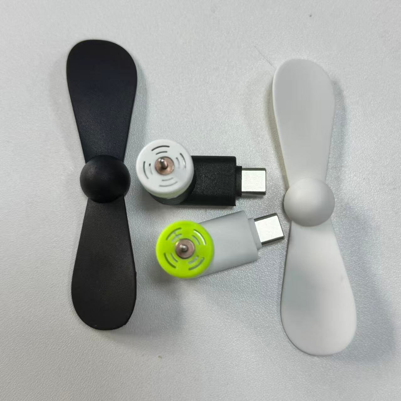 2 мини USB-вентилятора, портативные, пластиковые, тихие охлаждающие, для офиса и путешествий, интерфейс USB-C, без батареек, белый+черный