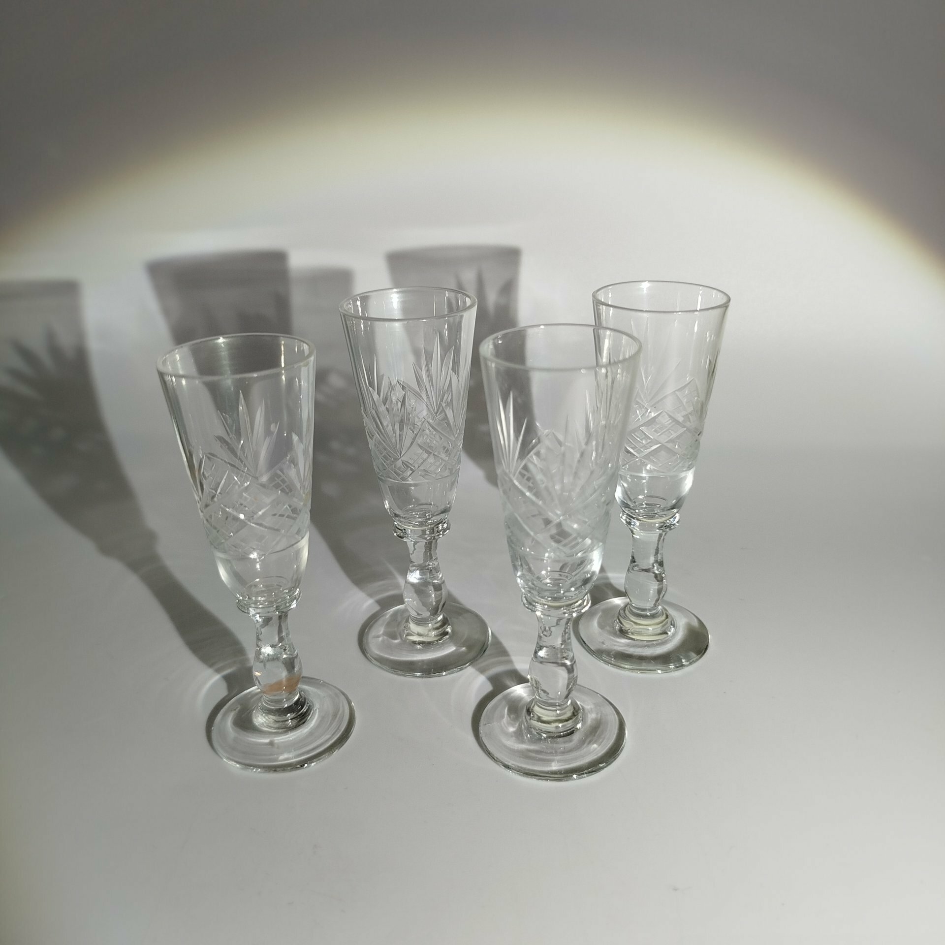 Набор рюмок на 4 персоны, стекло, резьба, Российская империя, 1890-1915 гг.