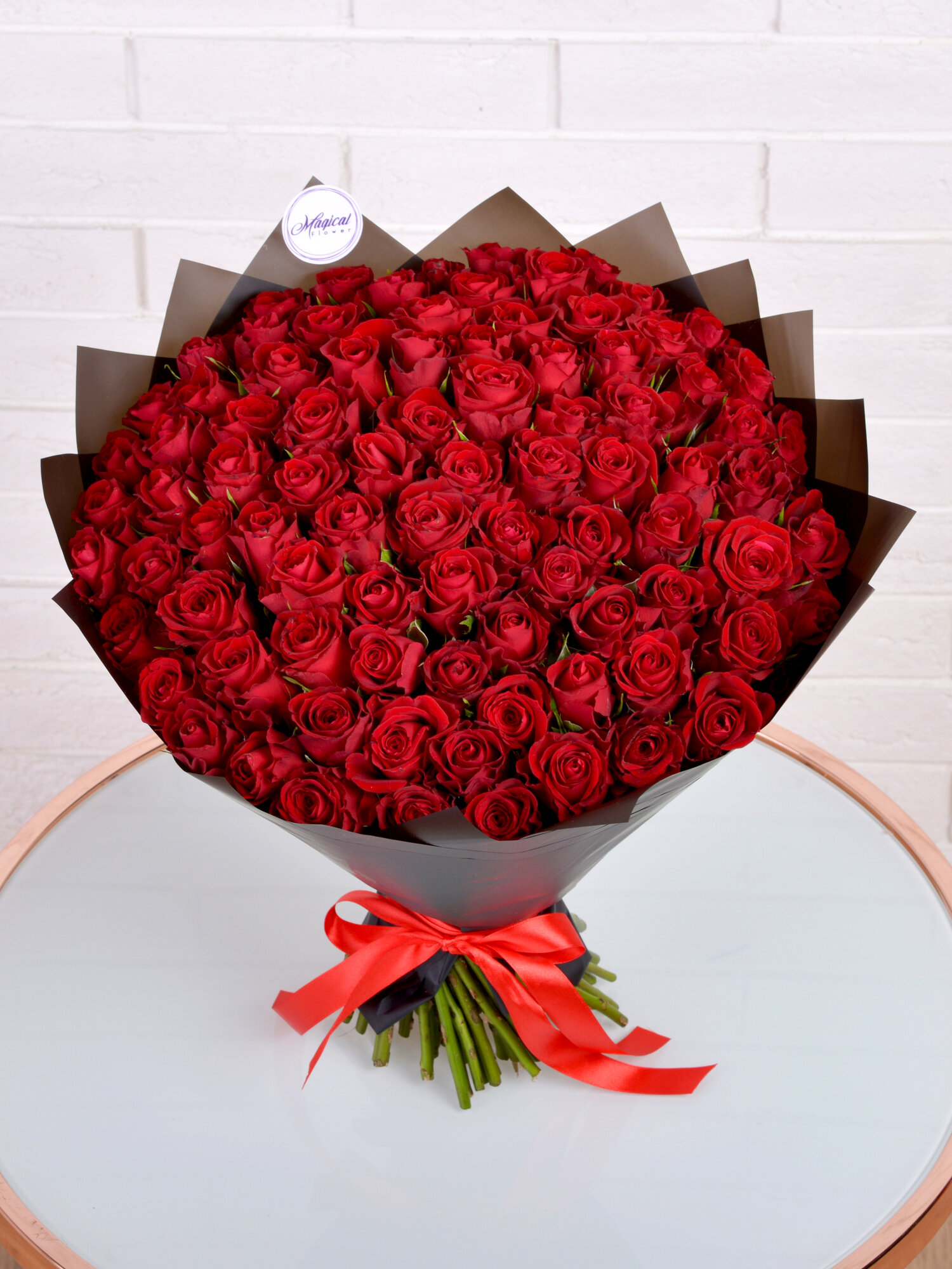 Букет из 101 красной розы, в пленке, Кения, от Magical Flower