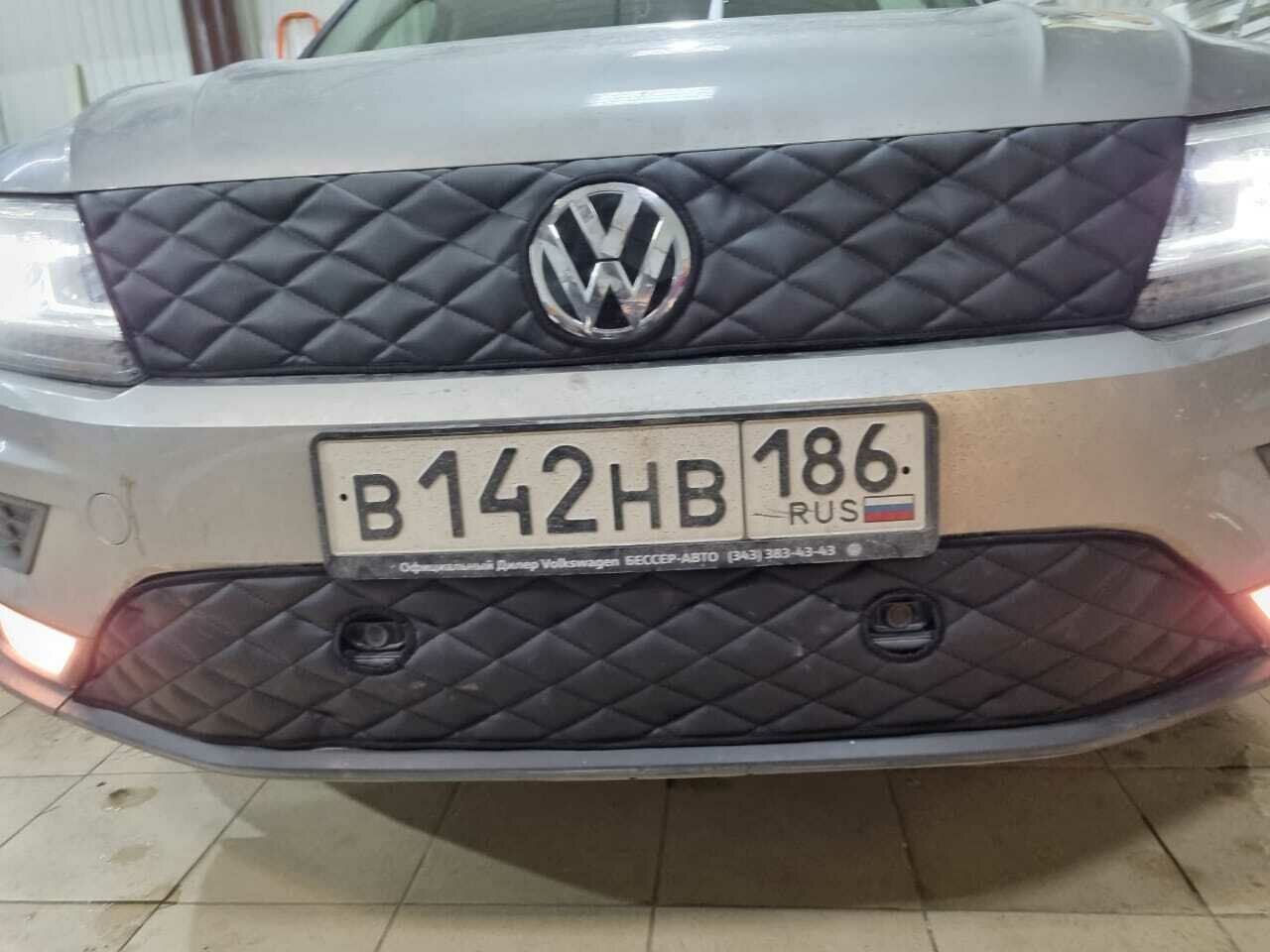 Утеплитель радиатора Экономия топлива Volkswagen Tiguan Фольксваген Тигуан (2016 -2020 II) С парктрониками
