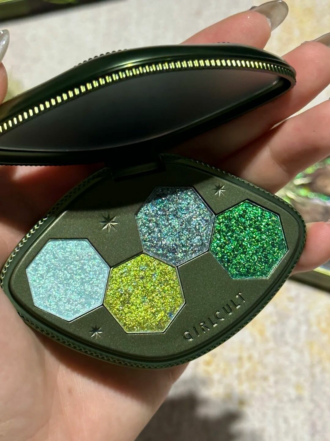 Палетка теней Girlcult Shimmer Quad Eyeshadow Palette #61 Summer Grass