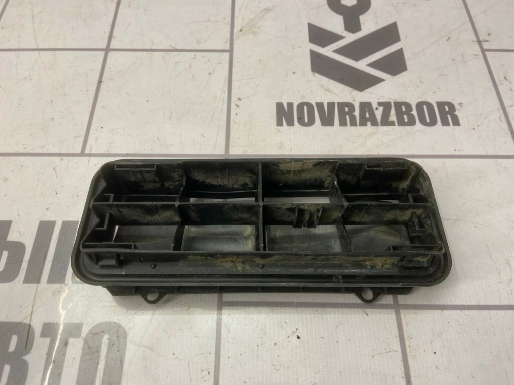 Решетка вентиляционная Renault Clio 2 Symbol 1998-2008
