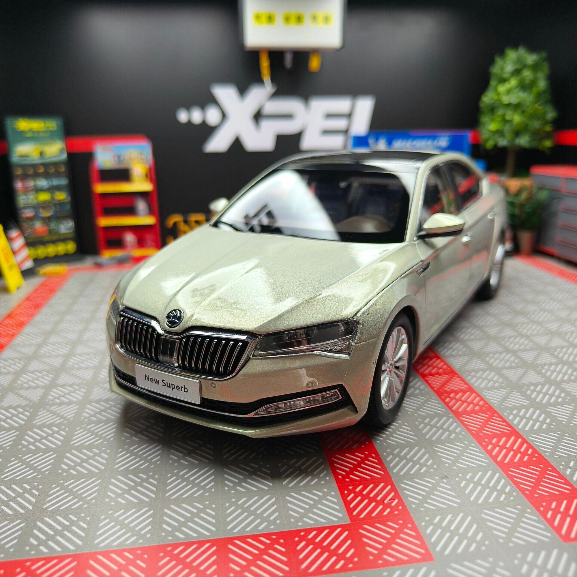 О ригинальная модель автомобиля SAIC Skoda Xinsupai из сплава 1:18 модель с полной дверью