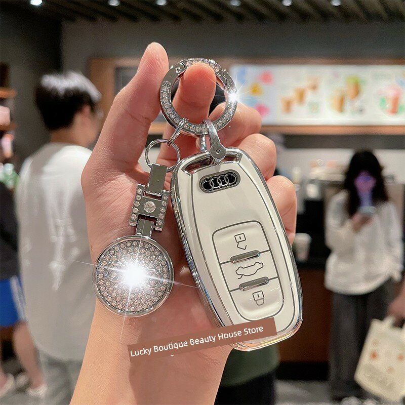Чехол для ключа Audi в оттенке ивори с диамантовой кольцом и диамантовой эмблемой