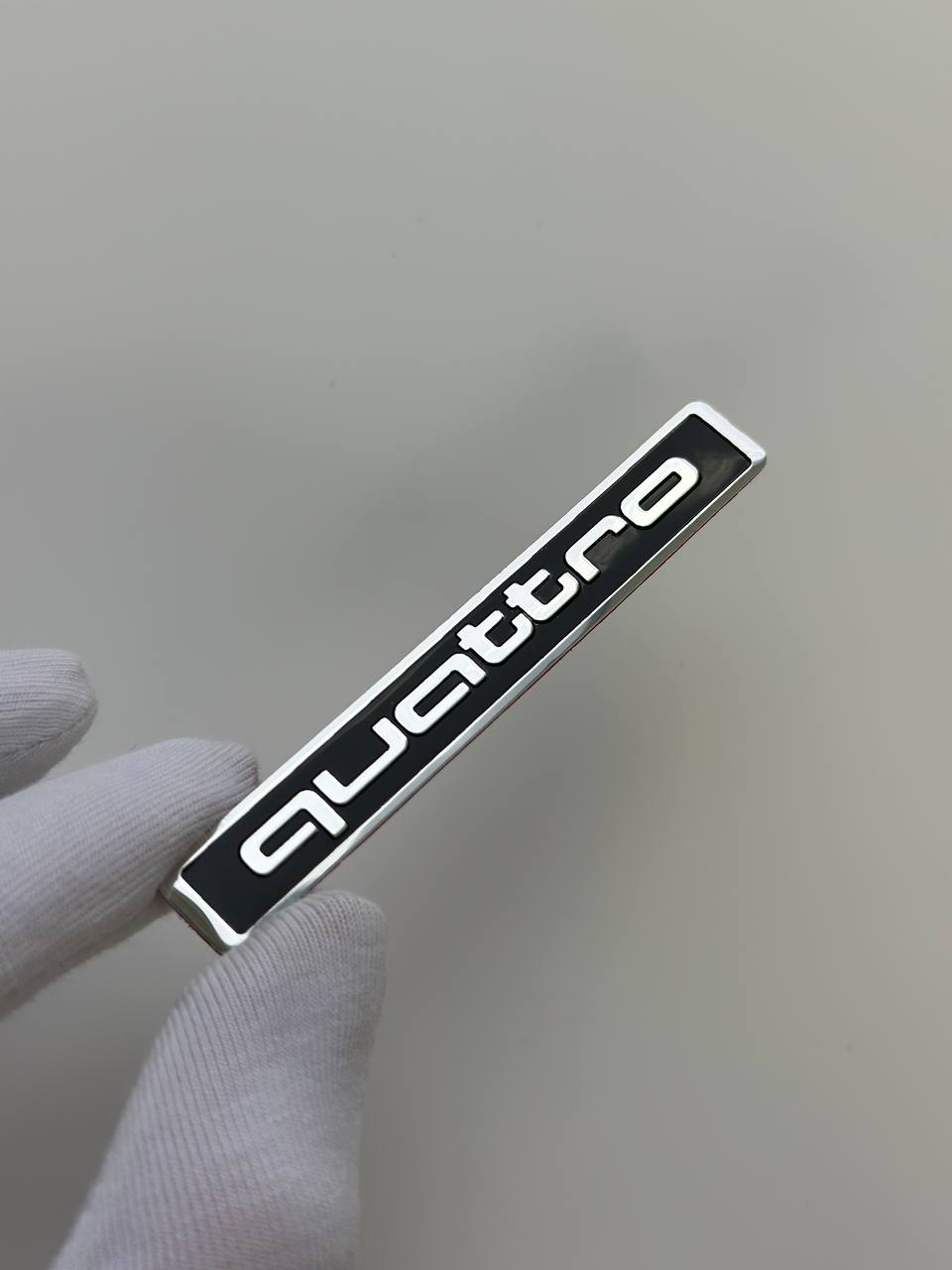 Алюминиевая наклейка 72*10 мм. Quattro эмблема наклейка на авто 1 шт.