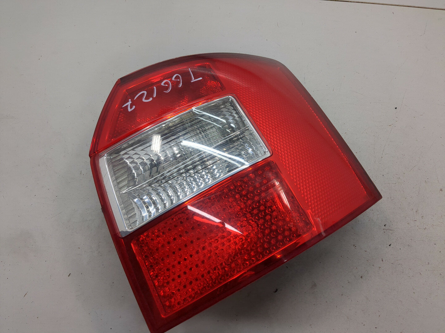 Фонарь (задний) правый Audi A4 (B6) Б/У