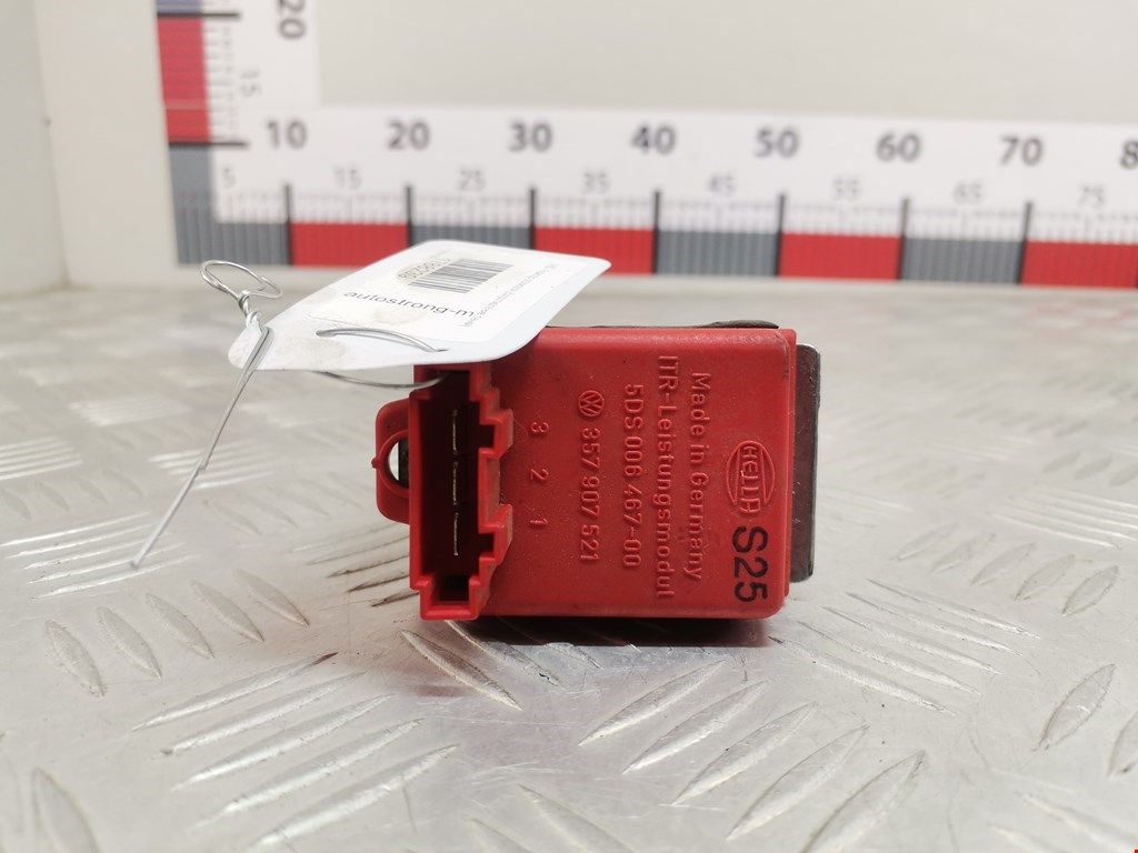 Сопротивление печки (резистор отопителя) / 1788239 5DS006467-00 1J0907521 для Audi A4 B5 (с пробегом)
