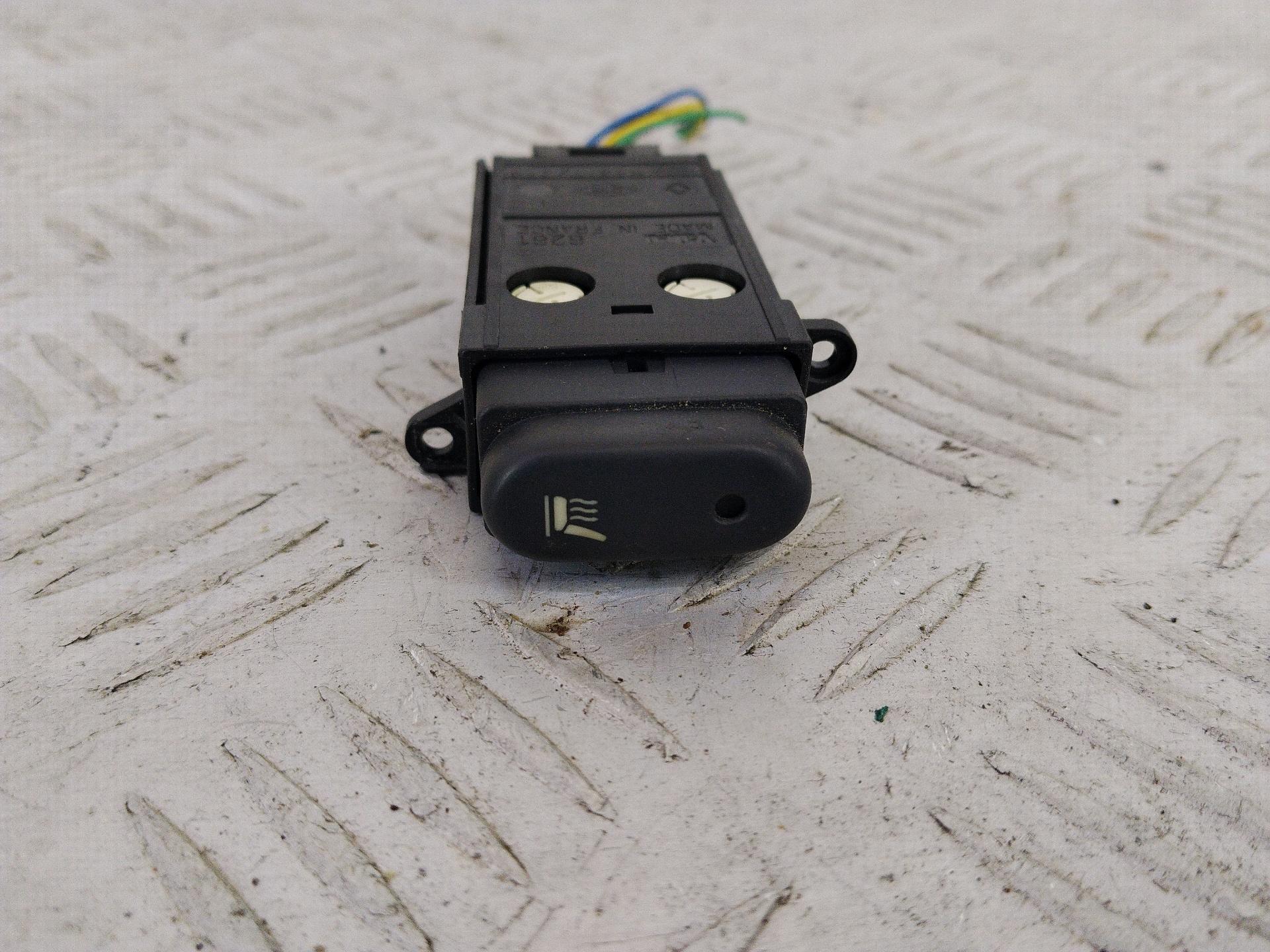 Кнопка обогрева сидений Renault Megane 1 (1995 - 1999) 7700430217