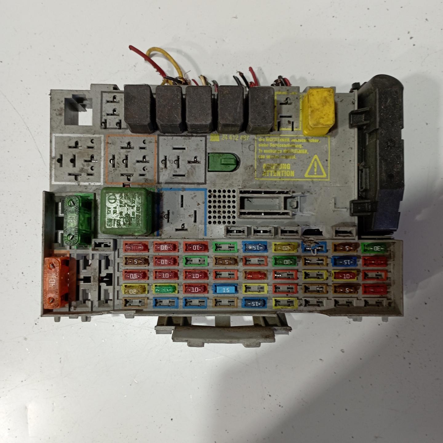 Блок предохранителей Opel Astra G (1998 - 2009) 24412497