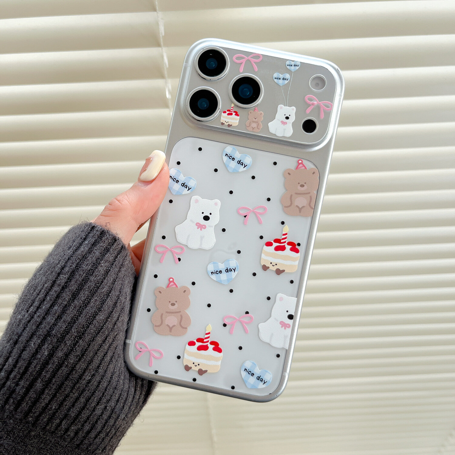 Защитная пленка для iPhone 16 Pro Max с рисунком Медвежонка в форме торта и Западного высокогорья - ПЭТ пленка