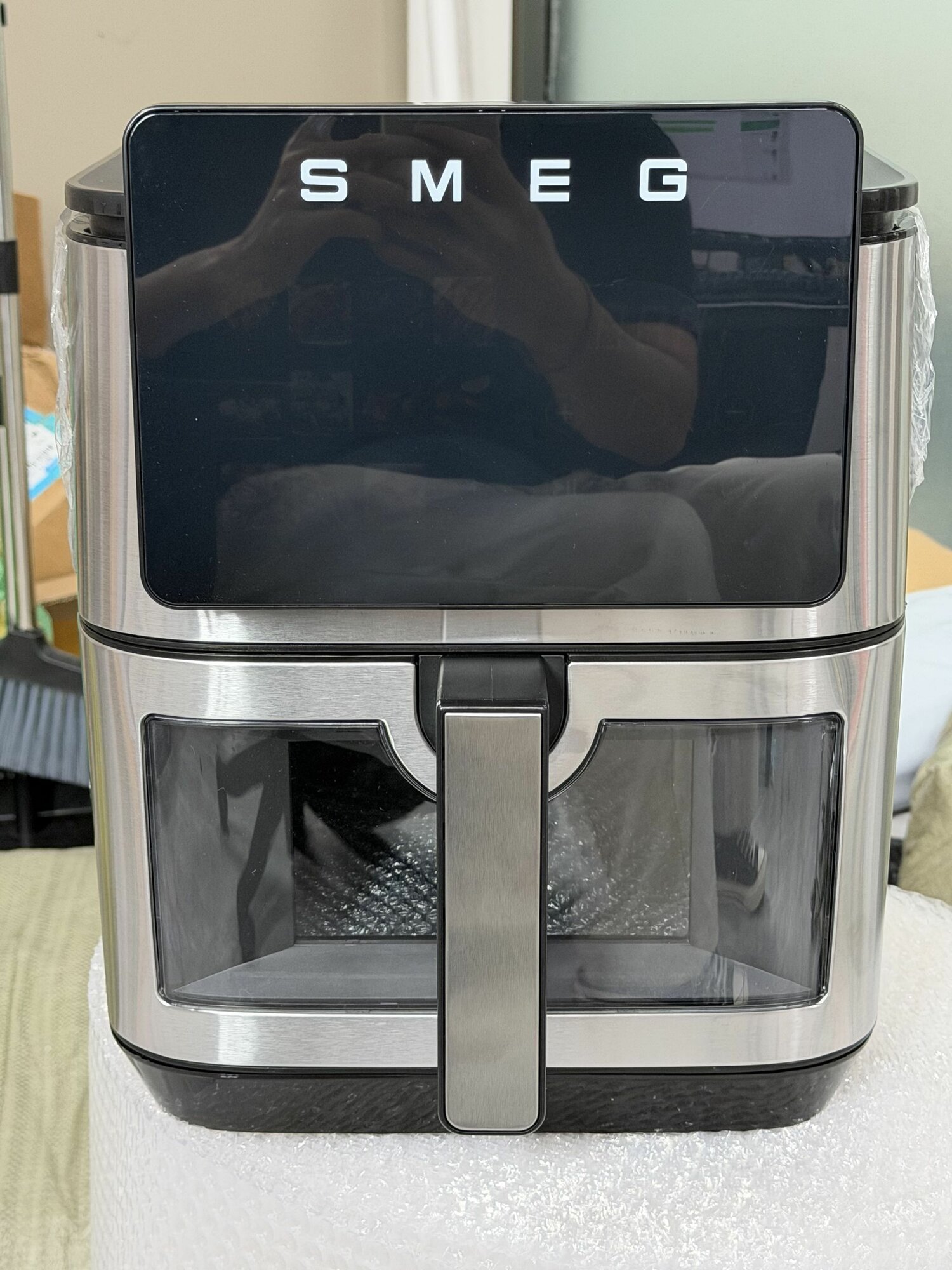 Аэрогриль Smeg SMEGKQ, 14 л, сенсорный, с окном, верхний и нижний нагрев, черный