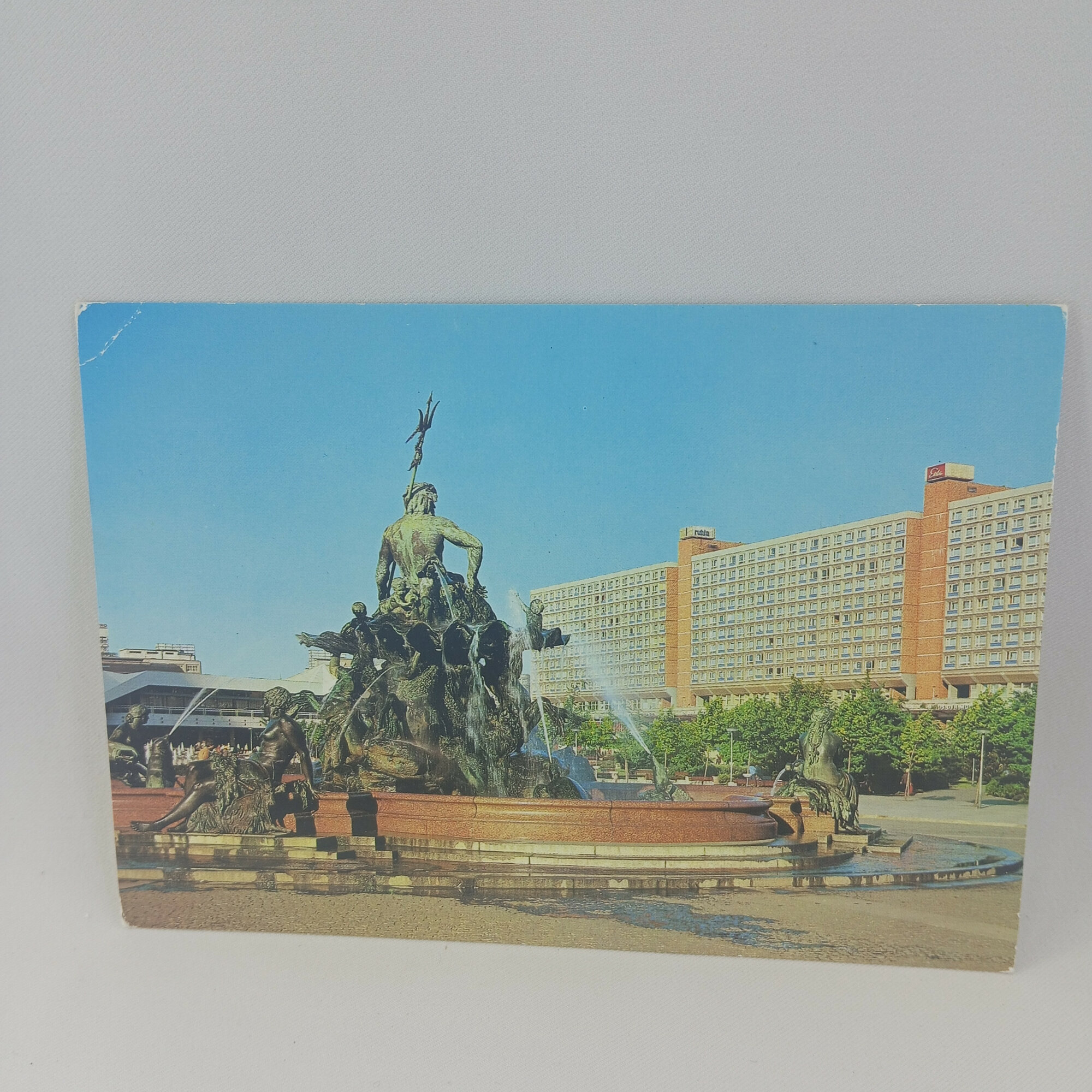 Открытка старинная. Берлин, фонтан Нептун и городская магистраль ГДР, архитектура столицыWinvalid