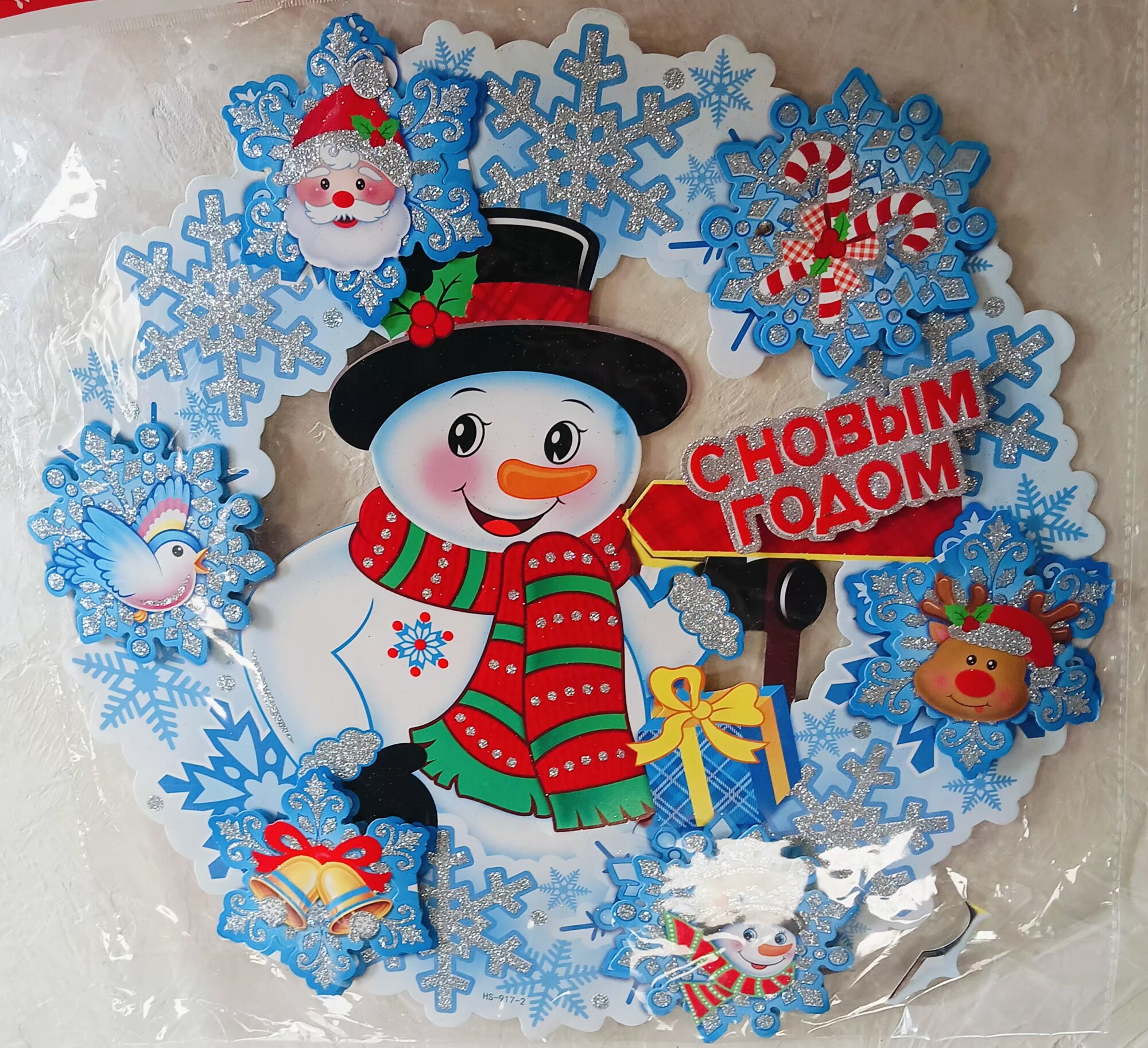 Бумажное панно , снеговик в снежинке. Оригинальное декоративное решение для праздничного интерьера