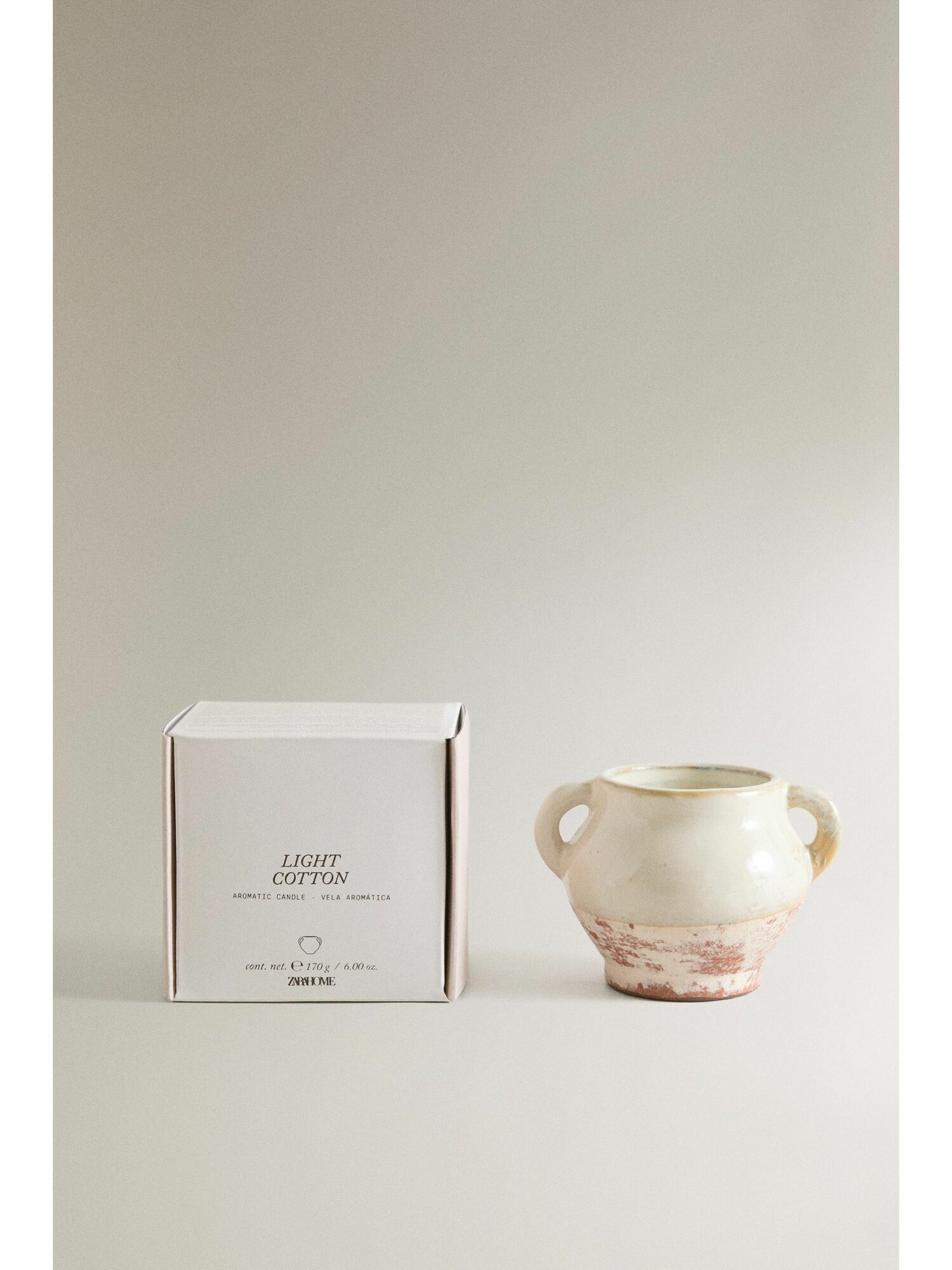 Свеча ароматическая Zara LIGHT COTTON SCENTED CANDLE
