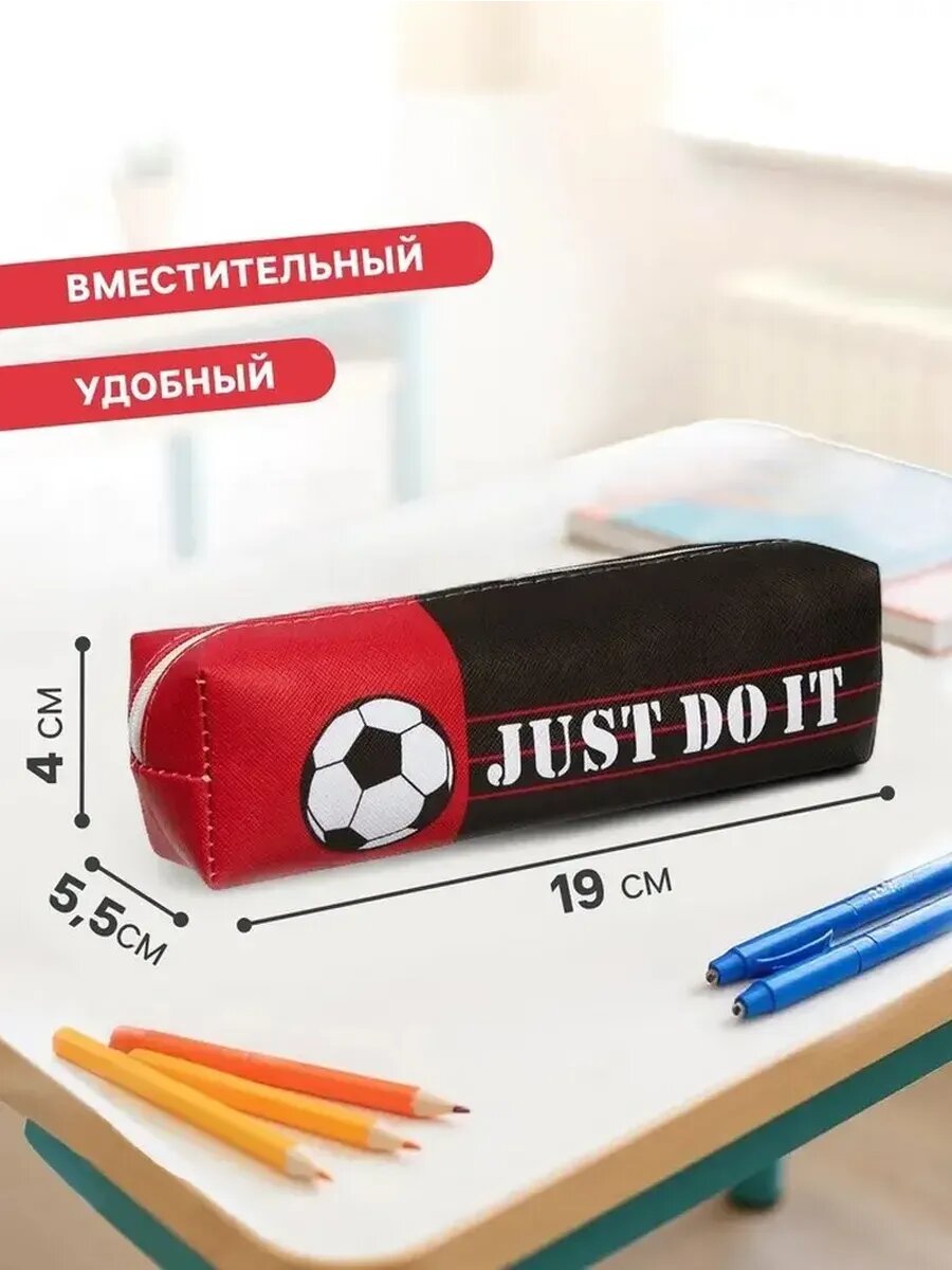 Стильный школьный пенал с футбольным дизайном