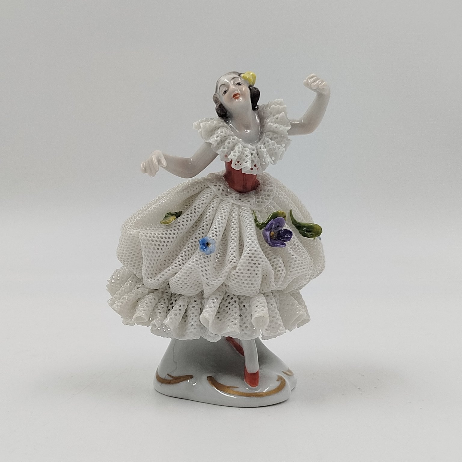 Статуэтка "Балерина" ("Танцовщица"), Aelteste Volkstedt, фарфор, кружевной фарфор, роспись