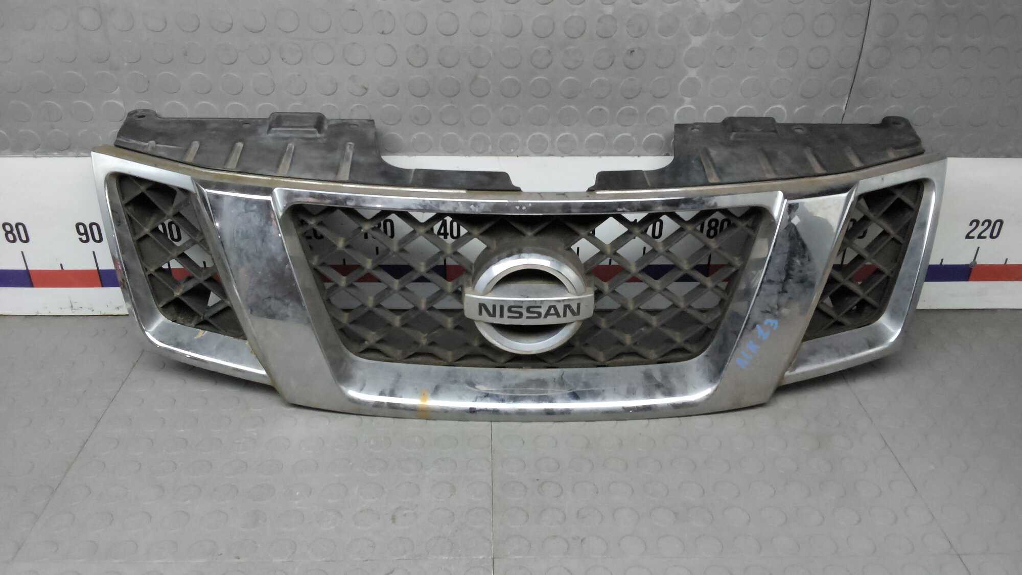 Решетка радиатора NISSAN NAVARA D40