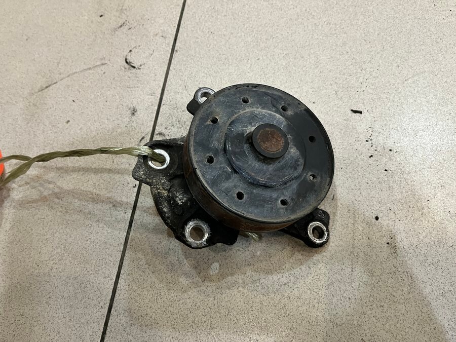 Насос водяной (помпа) от Toyota Corolla E150 2006-2013