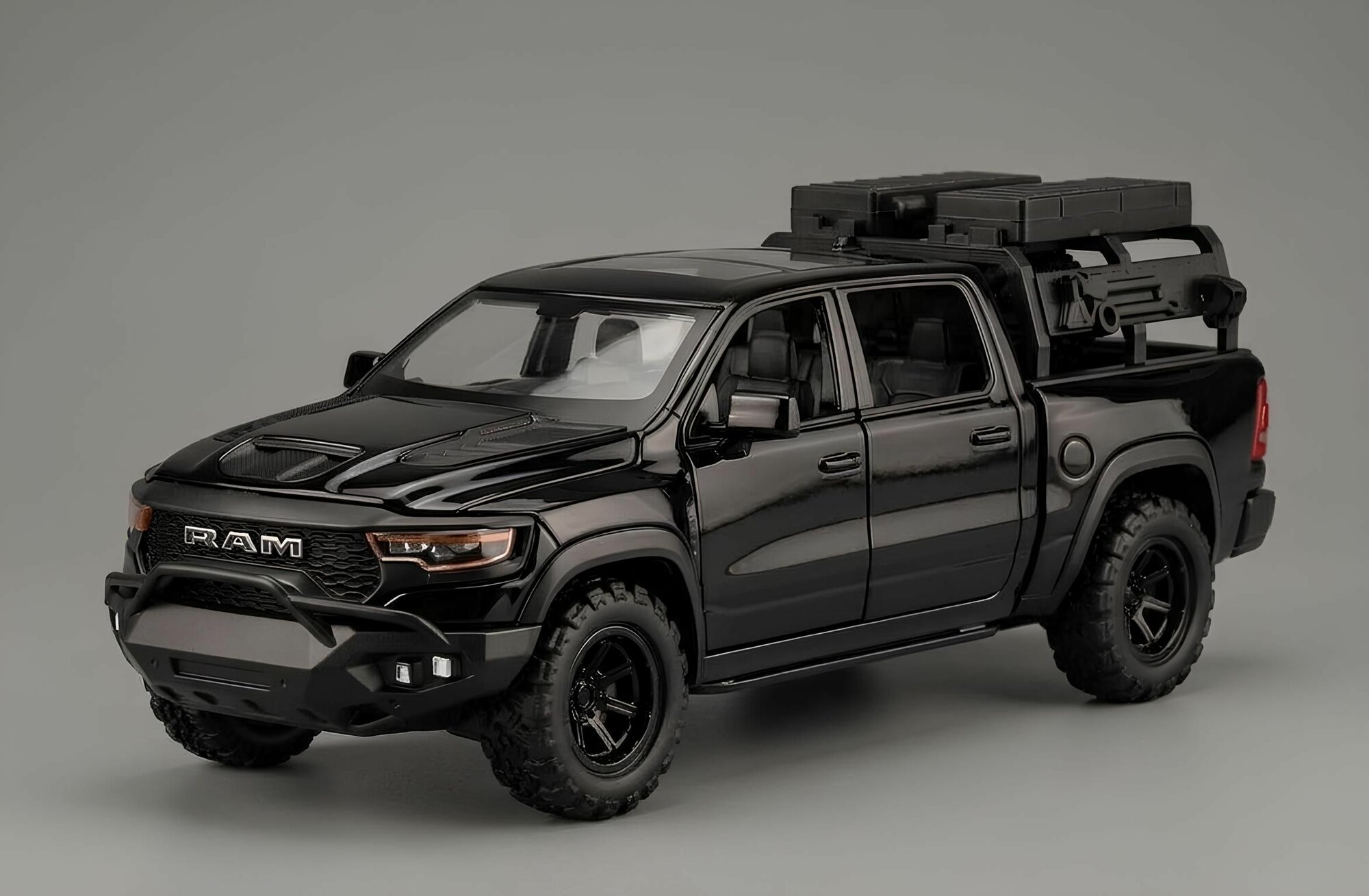 Машинка металлическая инерционная модель RAM Mammoth 1000 TRX Hennessy (РАМ Маммот 1000 ТэЭрИкс Хеннесси). Детская игрушка / Масштаб 1:32