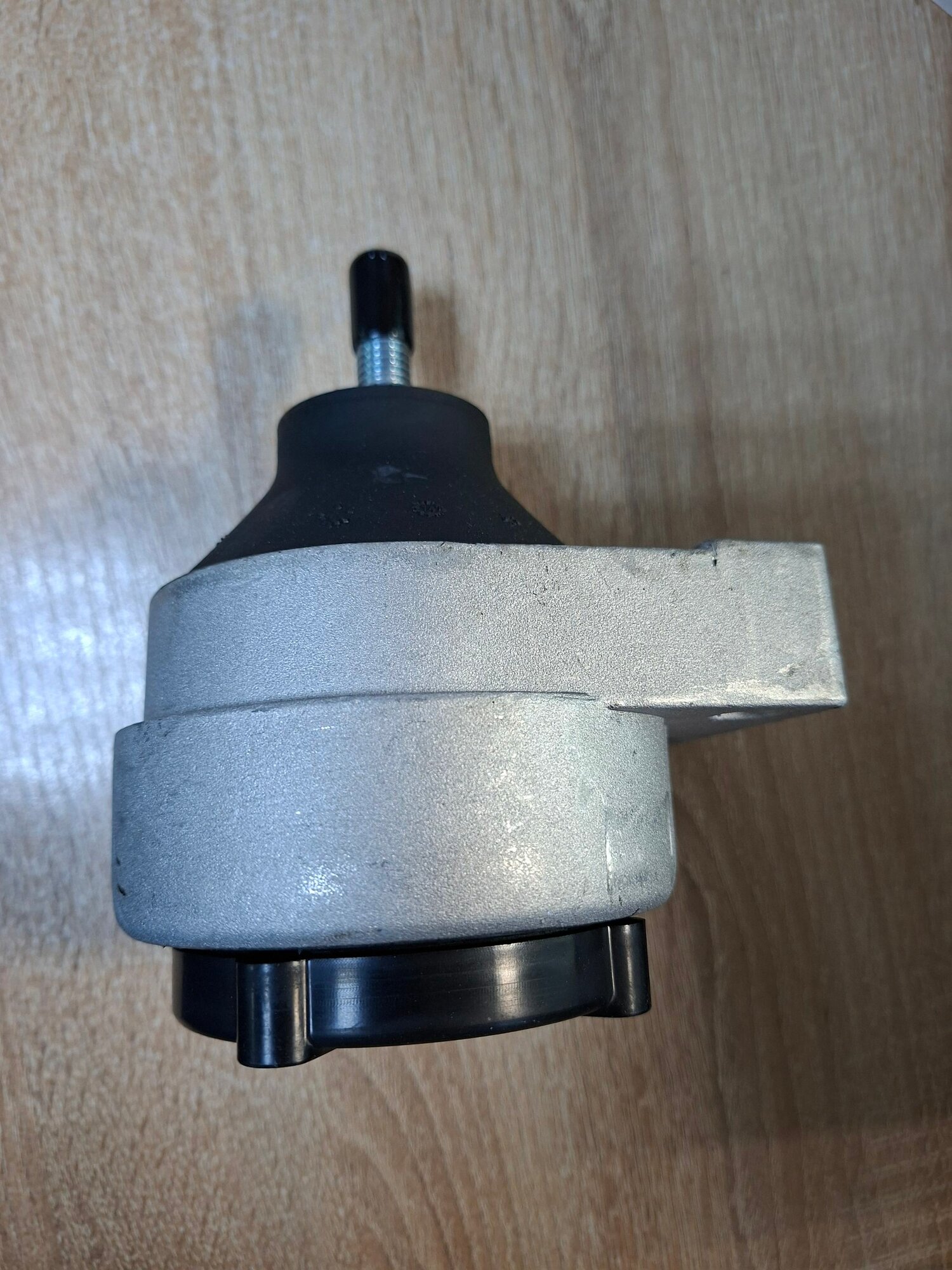 Опора двигателя правая FORD FOCUS I (1998-2004)/ TRANSIT CONNECT