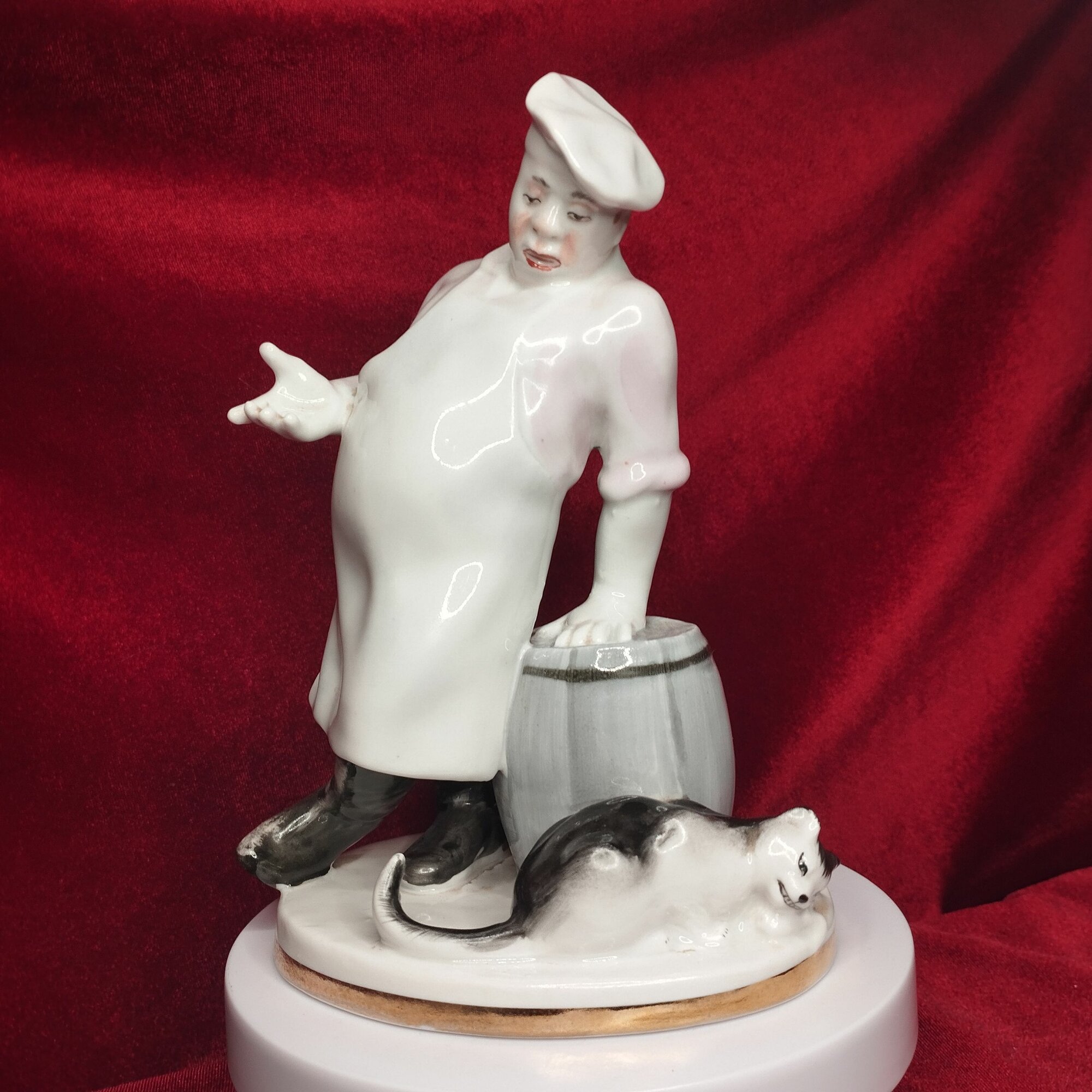 Статуэтка фарфор СССР , Кот и повар, по басне И. А. Крылова, ЛФЗ, 1950-1960гг, автор Михалев В. А.