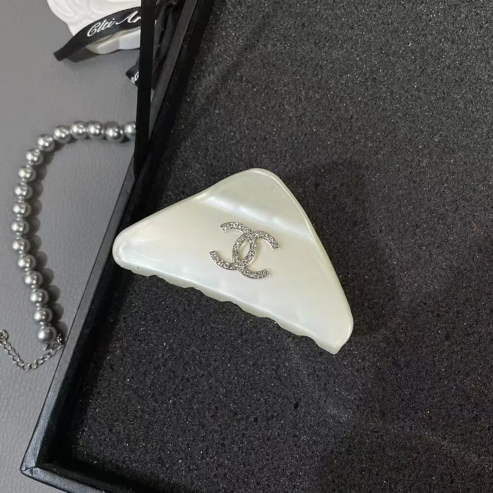 Chanel Заколка для волос 1 шт.