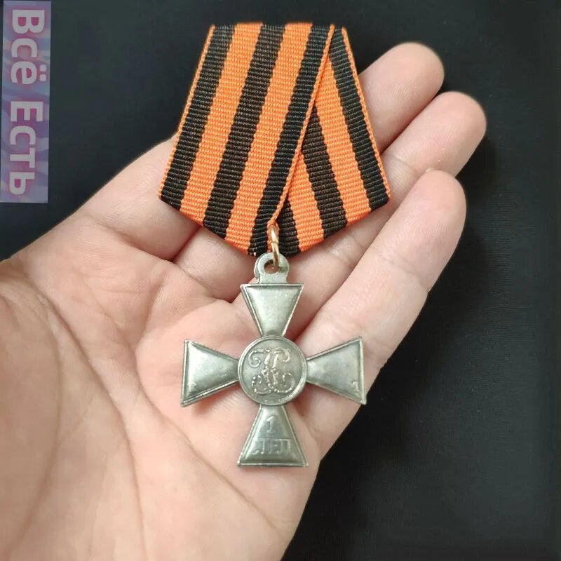 1 кусок серебряной медали креста размером 8 см * 4,5 см, подходящей для сбора подарков